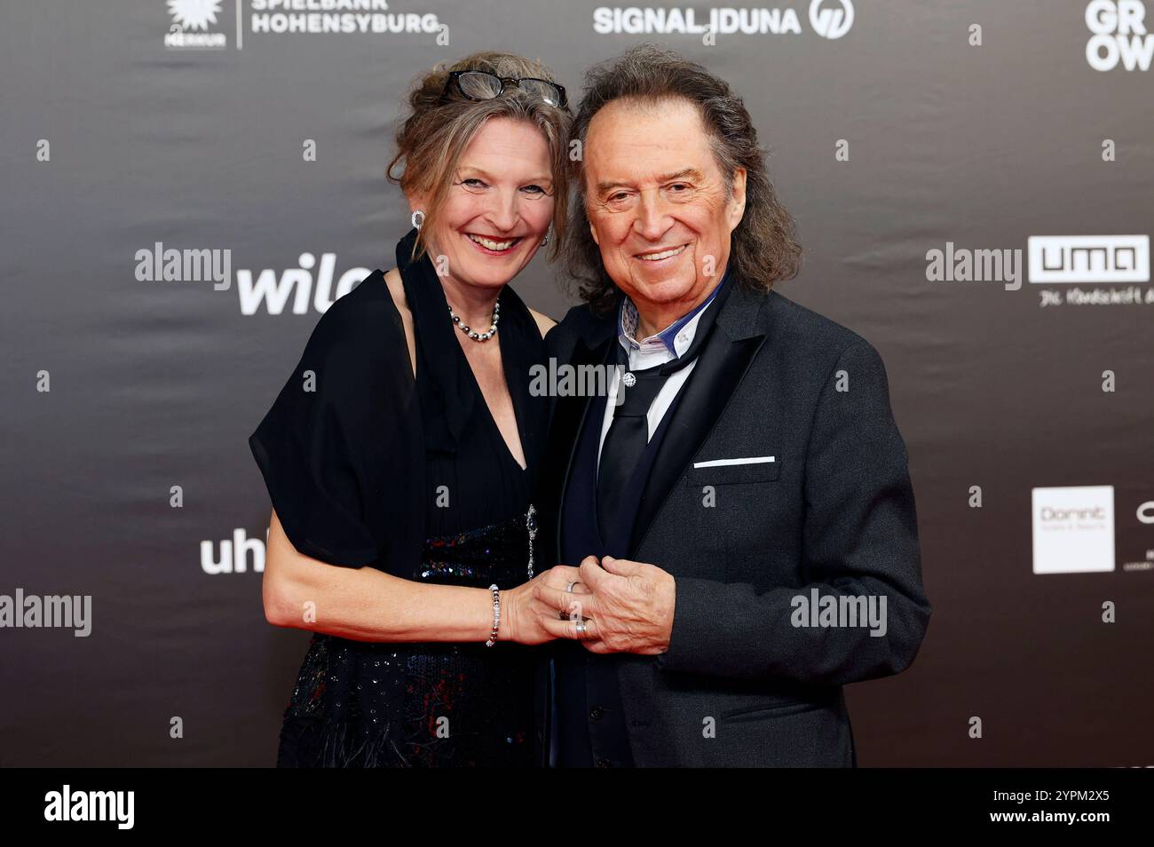 Chris Andrews mit Ehefrau Alexandra Andrews bei der 20. Kinderlachen ...