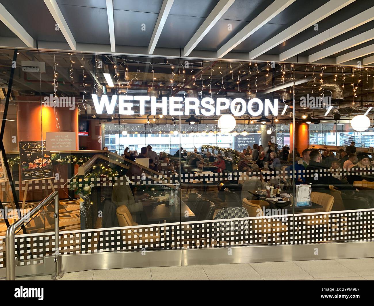 London, UK. 27th November, 2024. The Wetherspoon Lion & The Unicorn bar ...