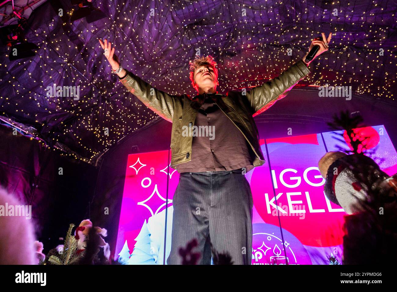 Iggi Kelly live bei einem Konzert der MDR Jump Weihnachtsmarkttour 2024 ...