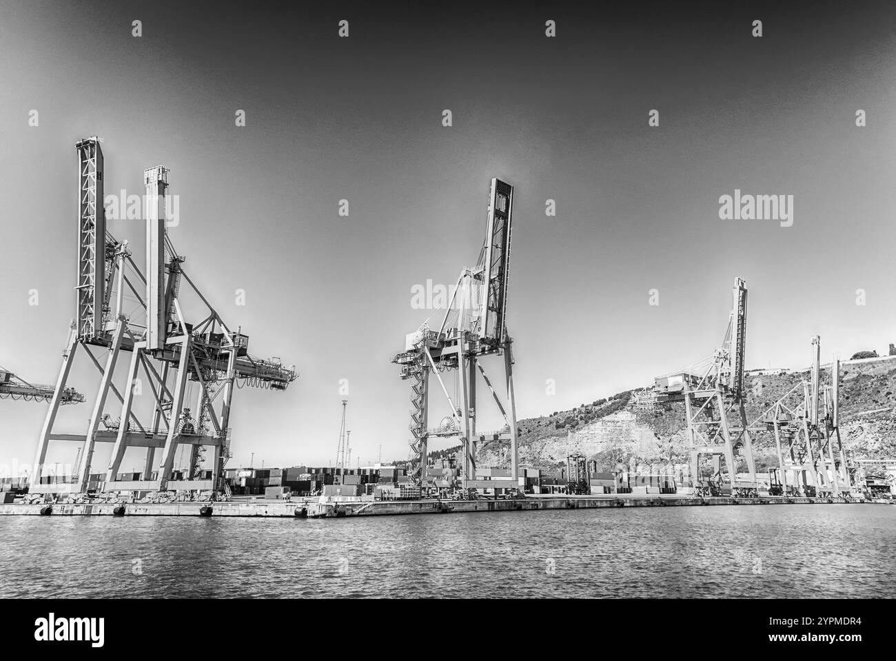 Container cranes for loading and unloading container ships at the ...