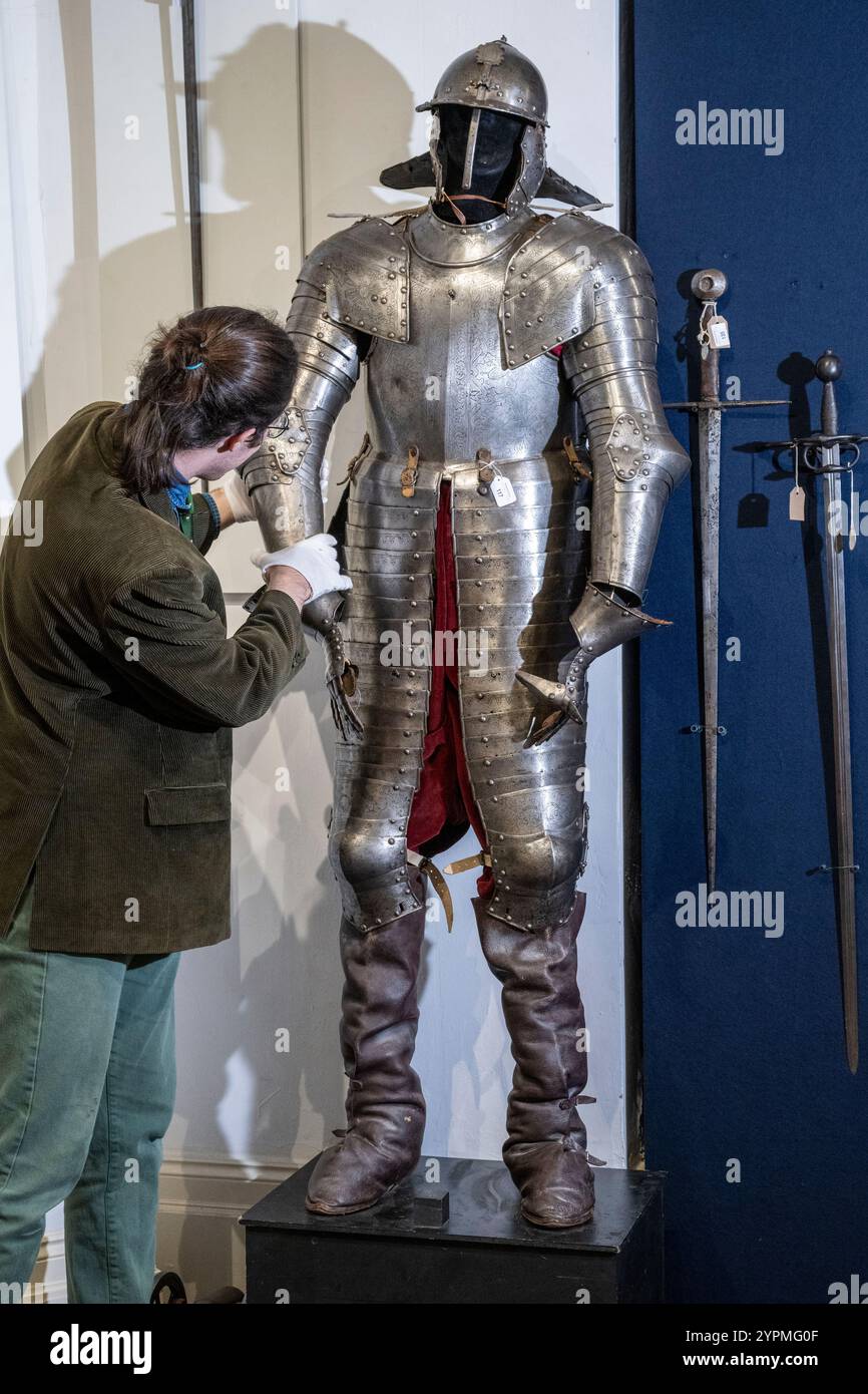 London, UK. 1 December 2024. A staff member presents A fine and ...