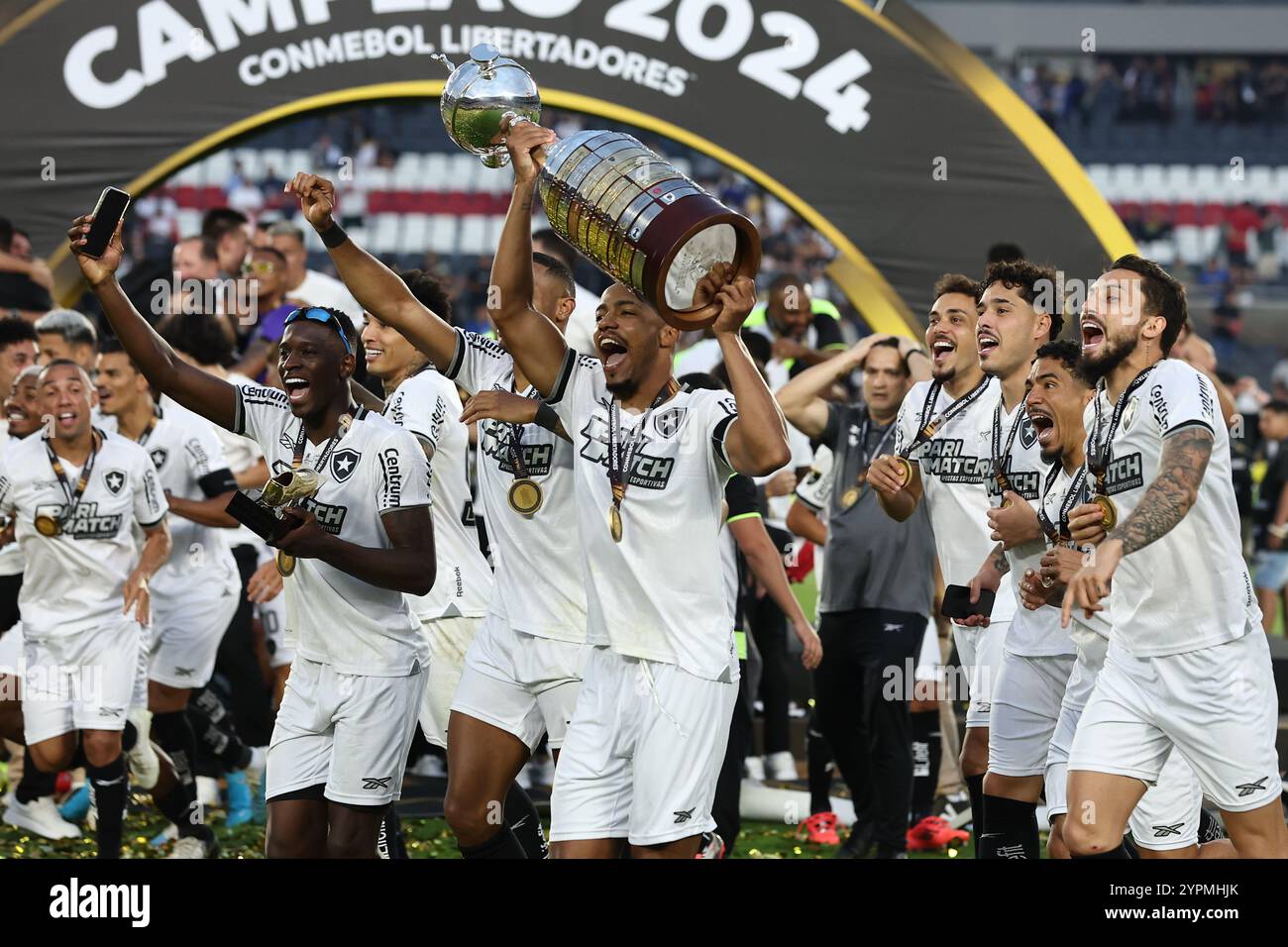 Buenos Aires, Argentina. 30th Nov 2024. Botafogo's players celebrate ...