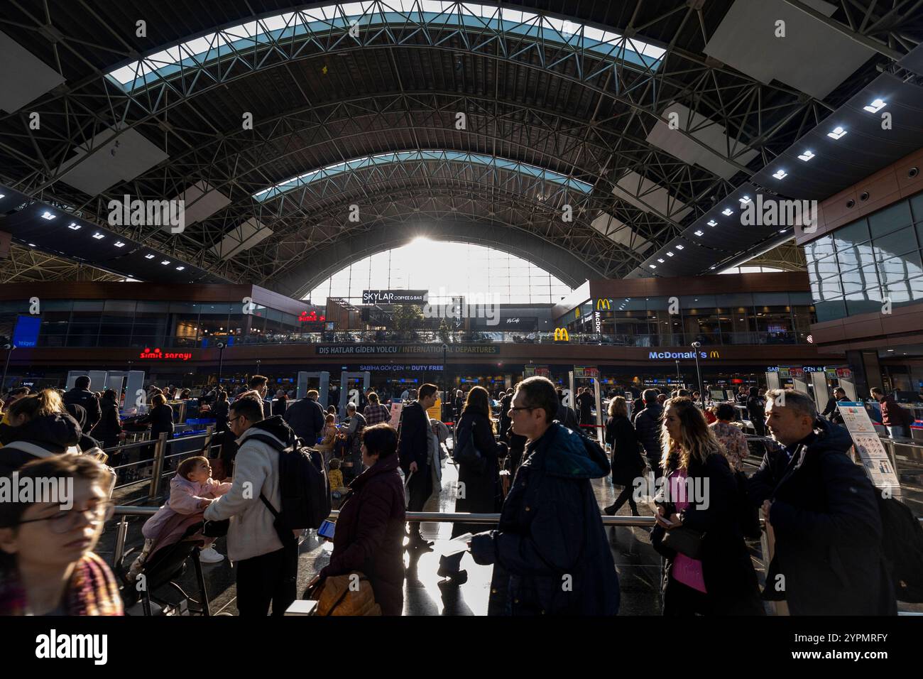 Flughafen sicherheitskontrolle hi-res stock photography and images - Alamy