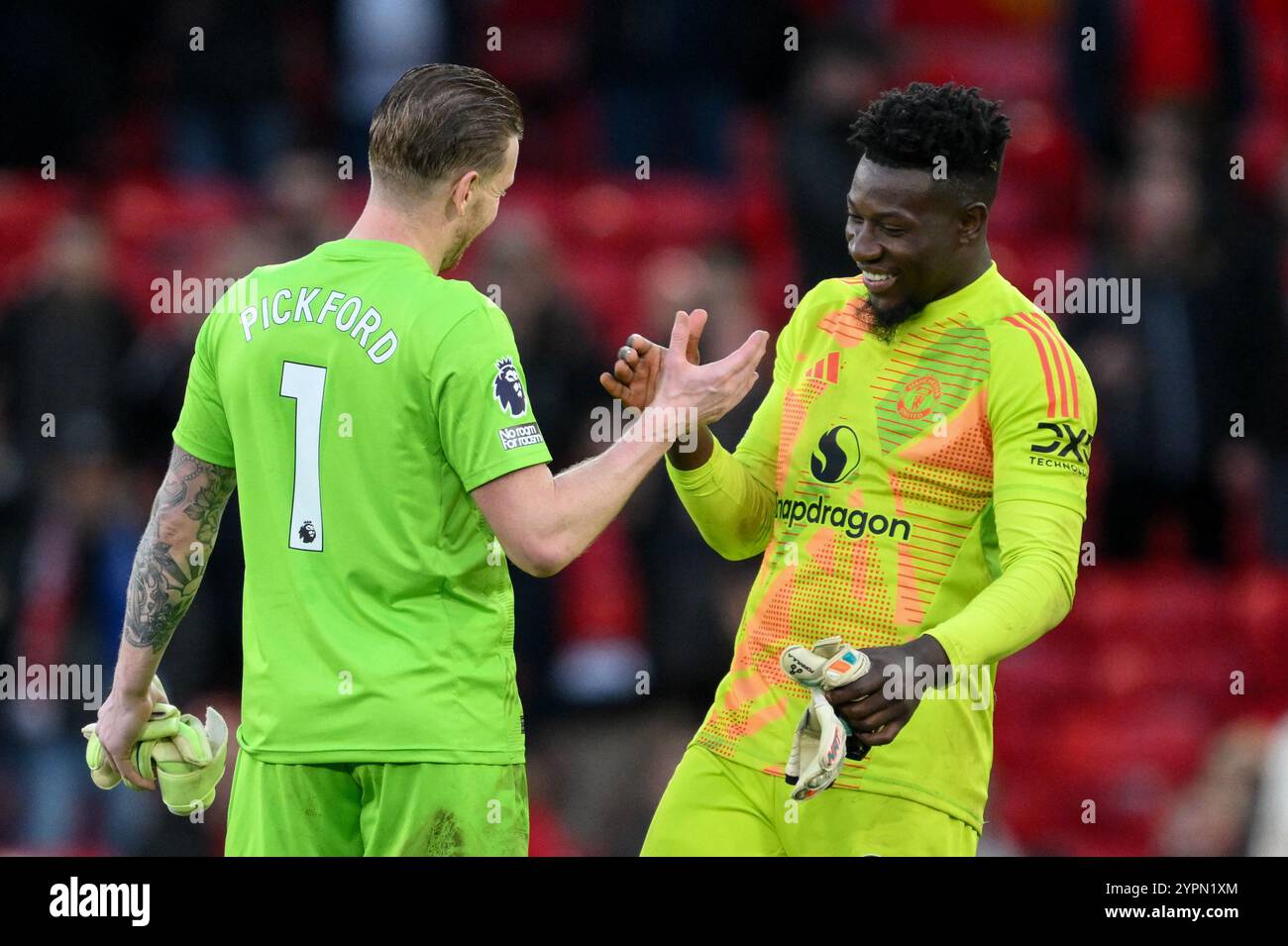 Manchester united trafford hands hi-res stock photography and images ...