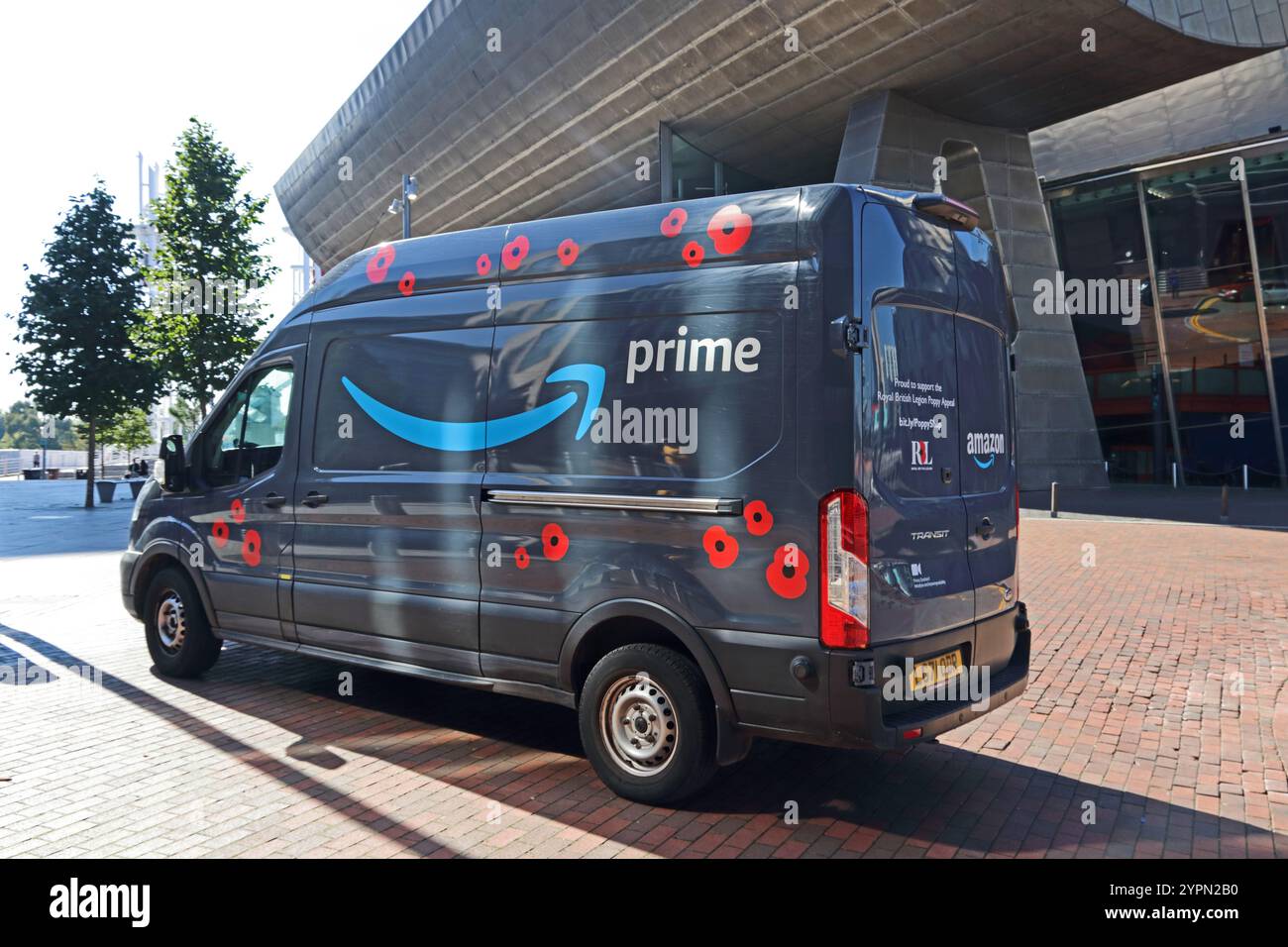 Amazon delivery van hi-res stock photography and images - Alamy