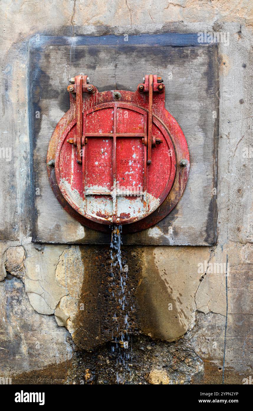Overflow drain river hi-res stock photography and images - Alamy