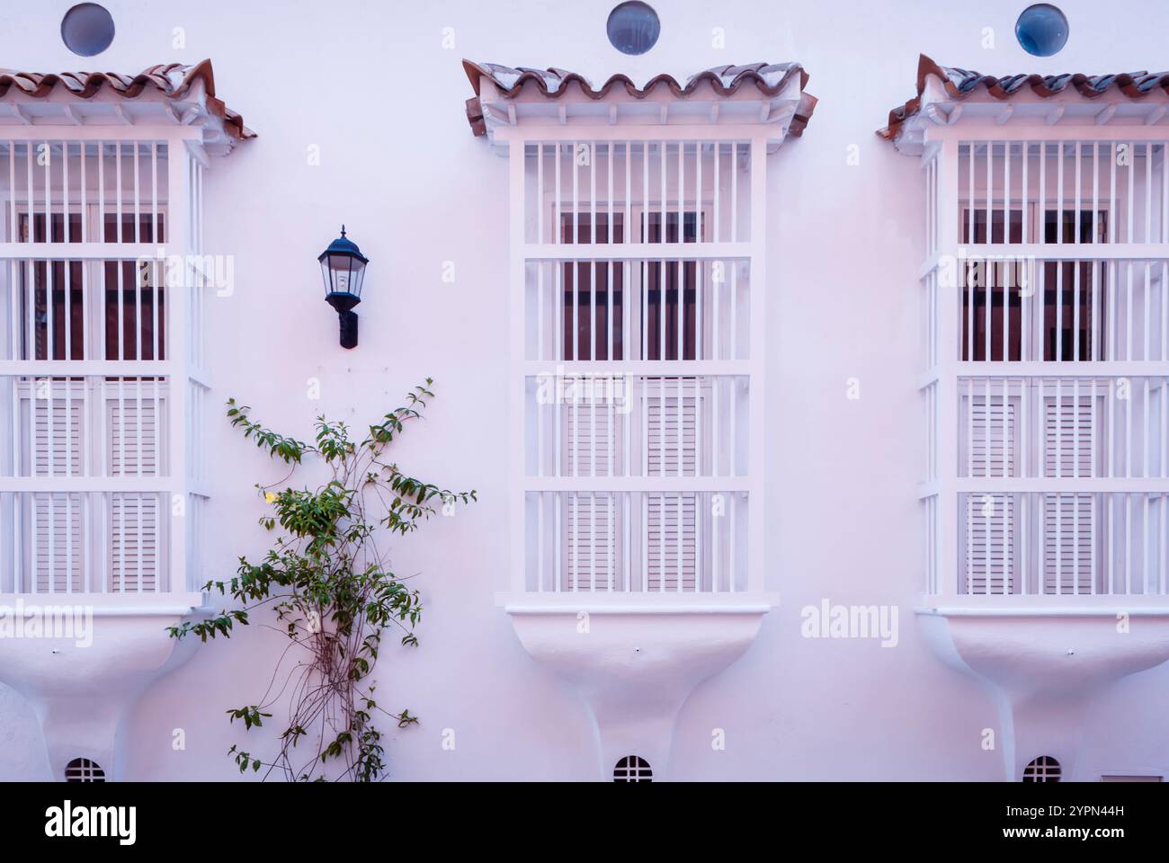 Spanish colonial house cartagena de hi-res stock photography and images ...
