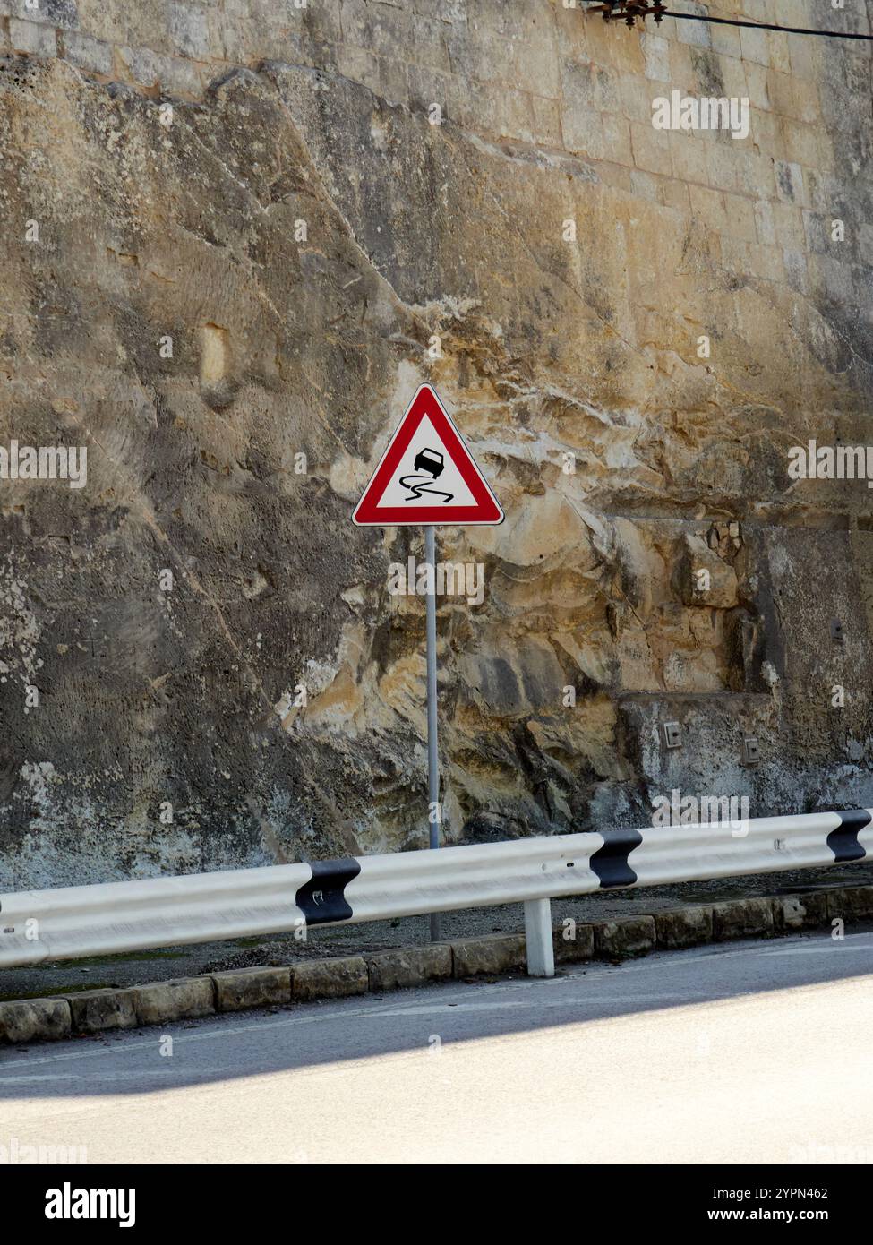 Slippery surface traffic warning sign hi-res stock photography and ...