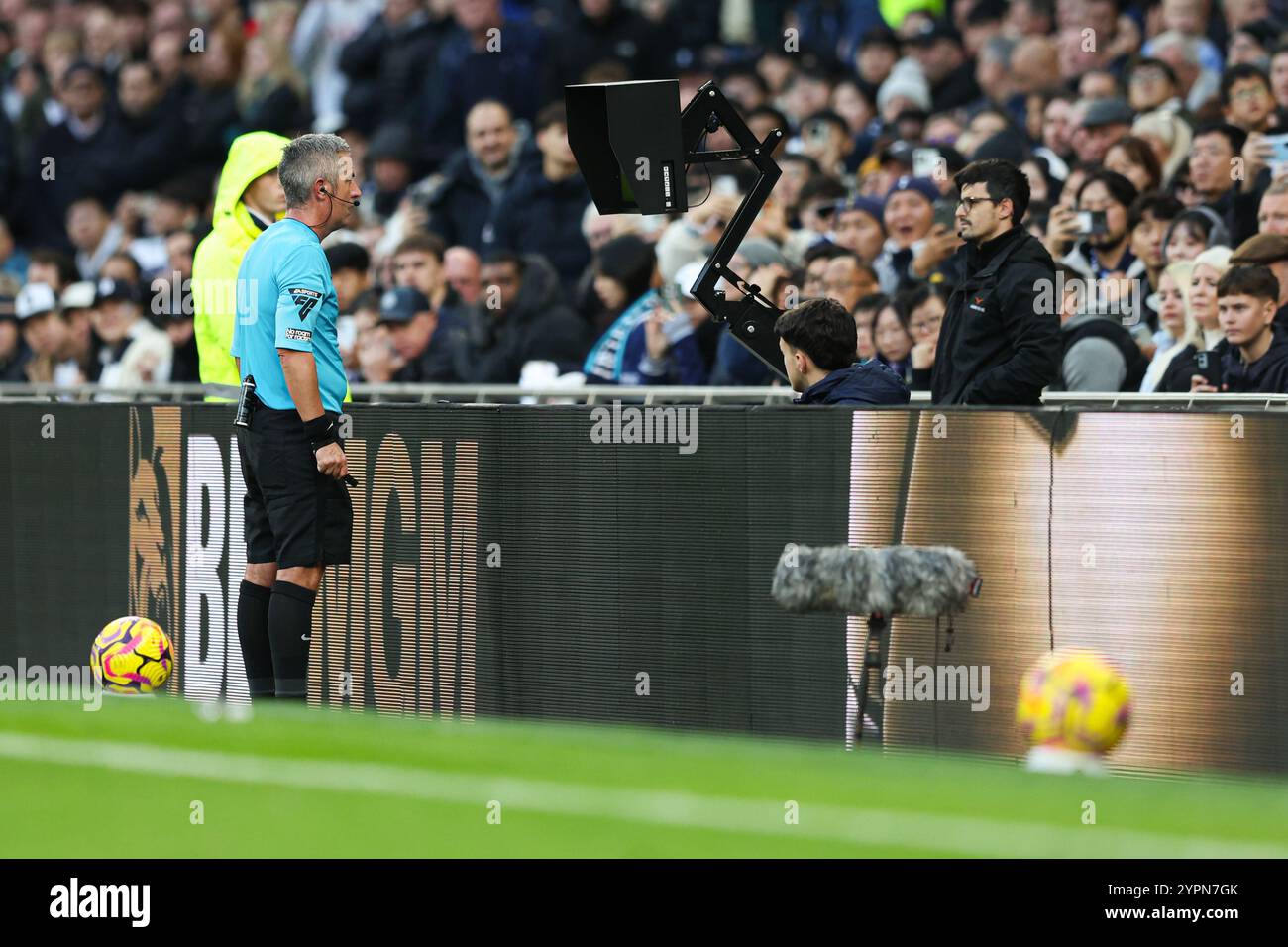 London, UK. 1st Dec, 2024. Referee Darren Bond checks the VAR screen ...