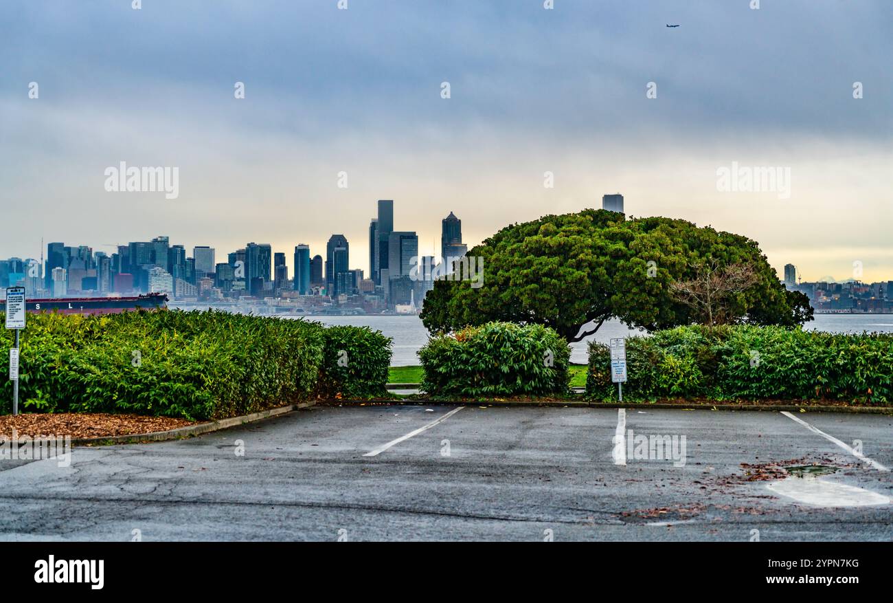 A view of the Seattle skyline on a rainy day Stock Photo - Alamy