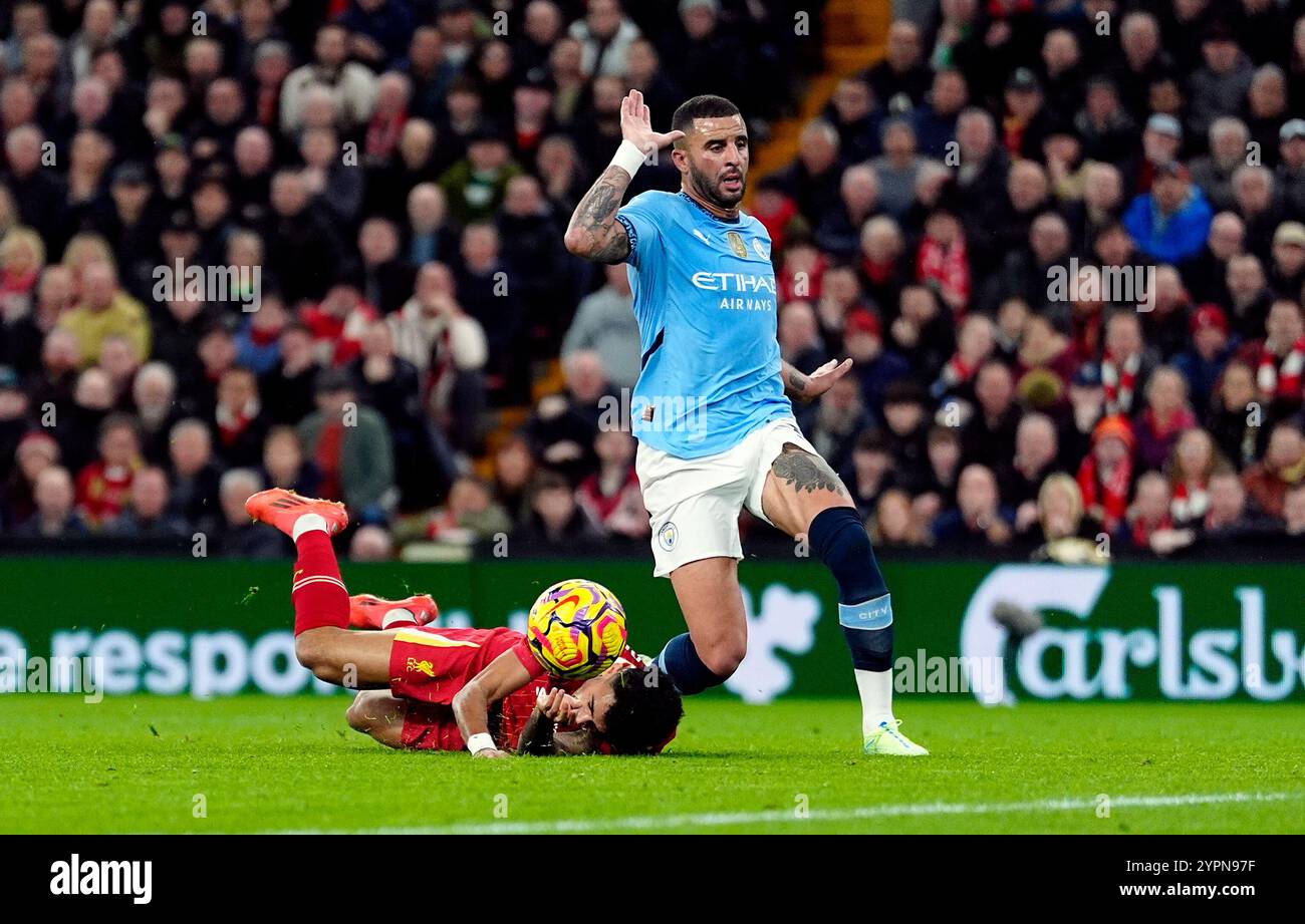 Manchester City's Kyle Walker challenges Liverpool's Luis Diaz during ...