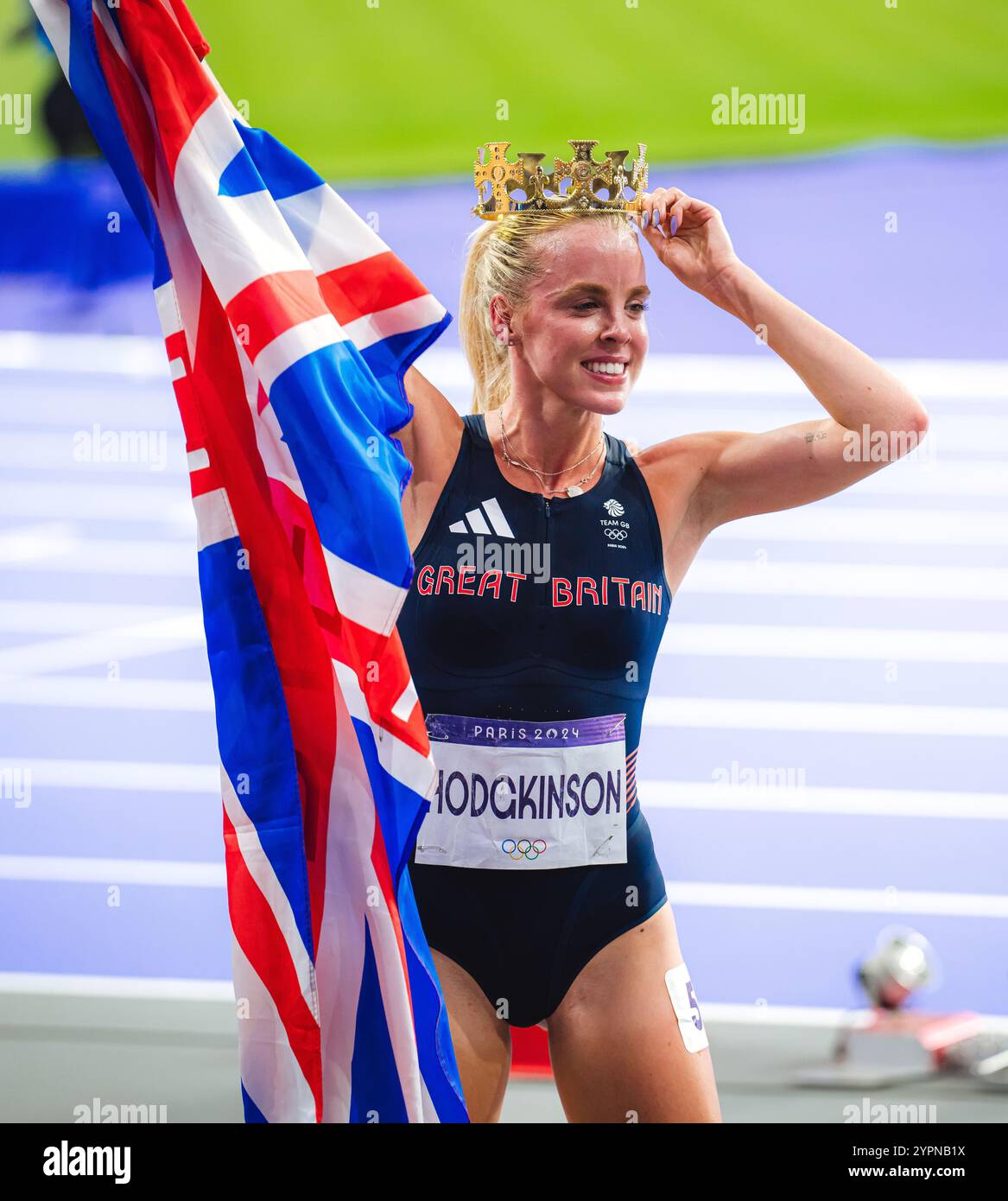 Keely Hodgkinson celebrating with her country's flag in the at the ...