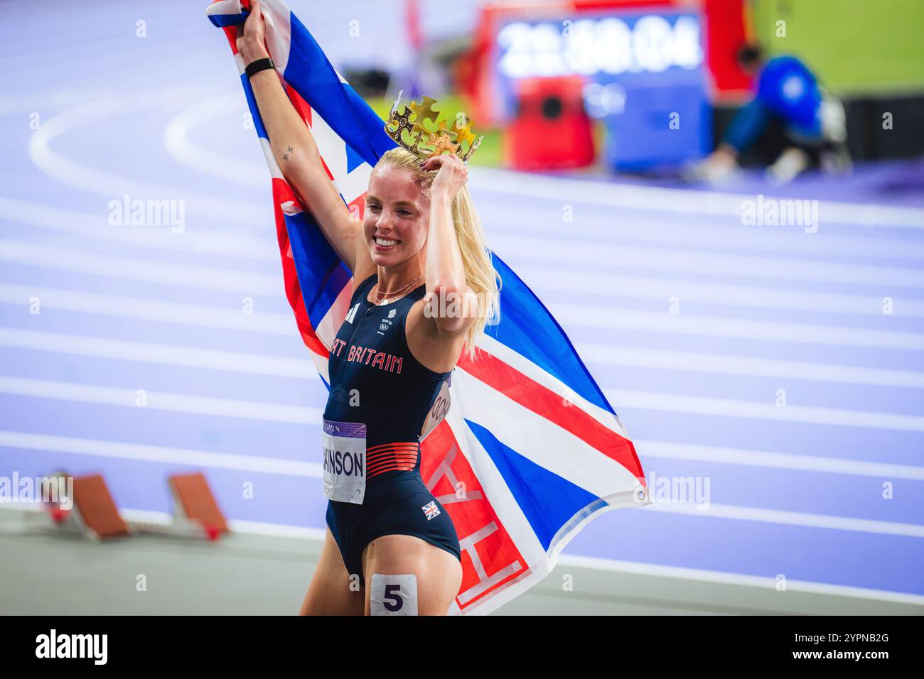 Keely Hodgkinson celebrating with her country's flag in the at the ...
