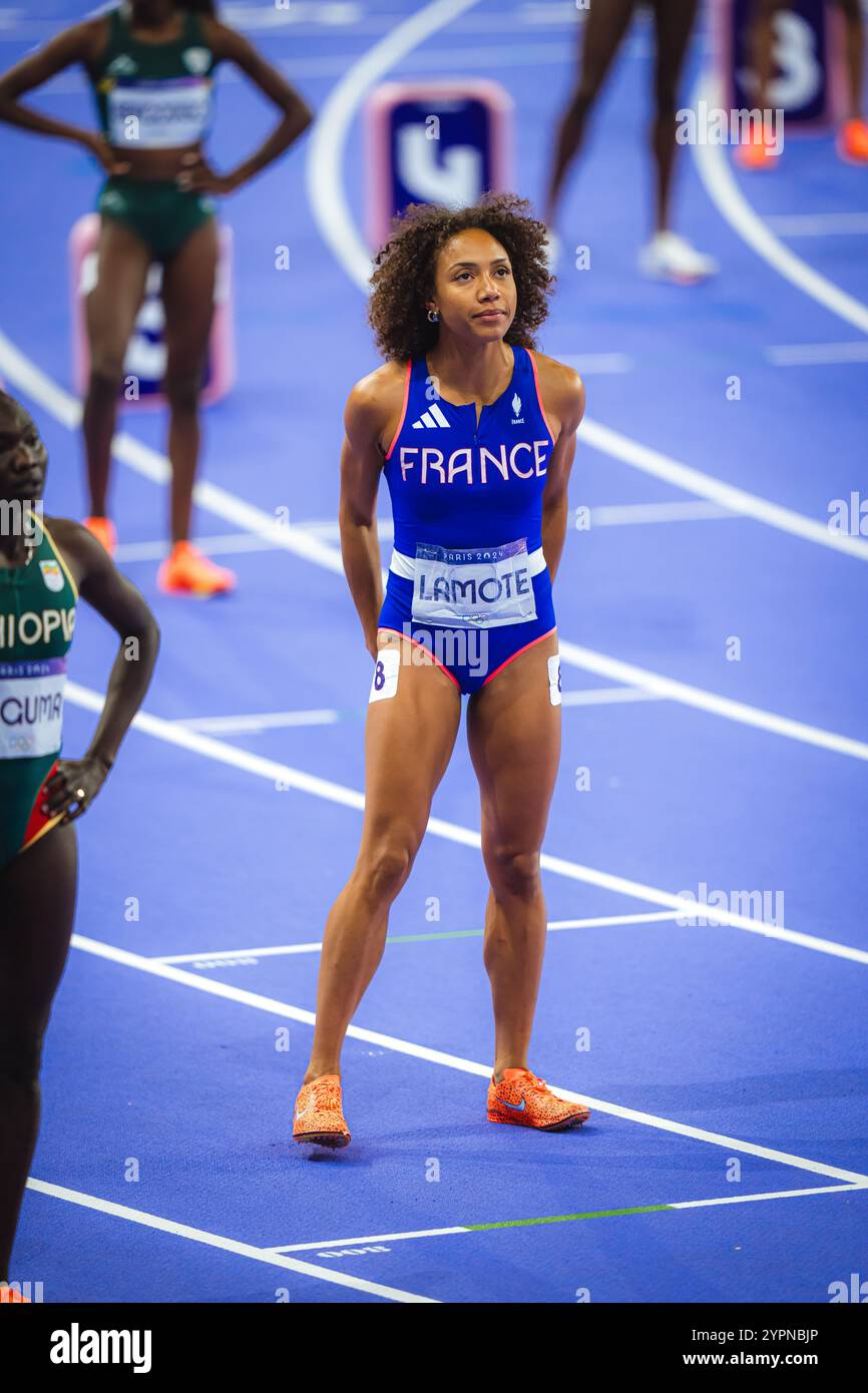 Rénelle Lamote participating in the 800 meters at the Paris 2024 ...