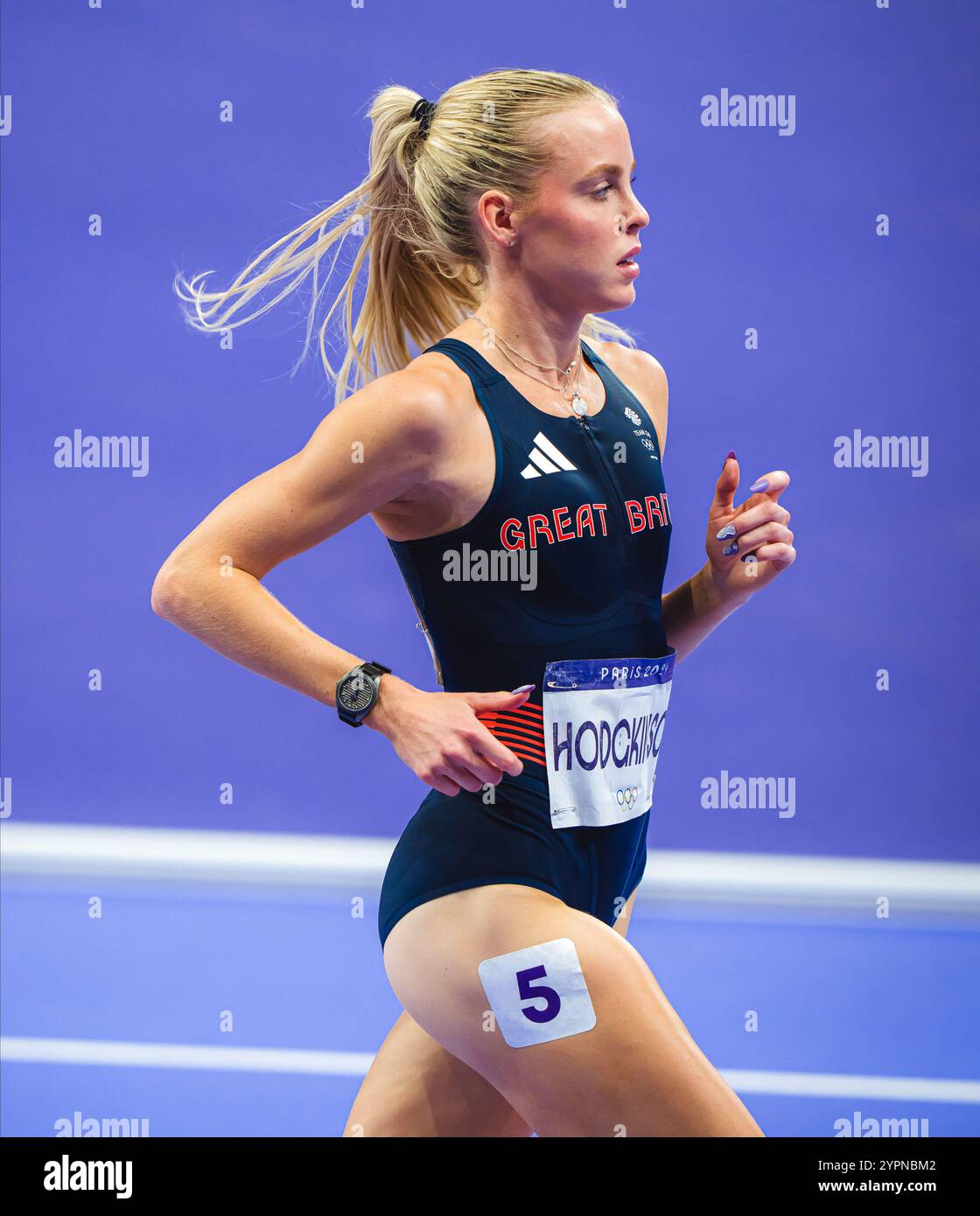 Keely Hodgkinson participating in the 800 meters at the Paris 2024 ...