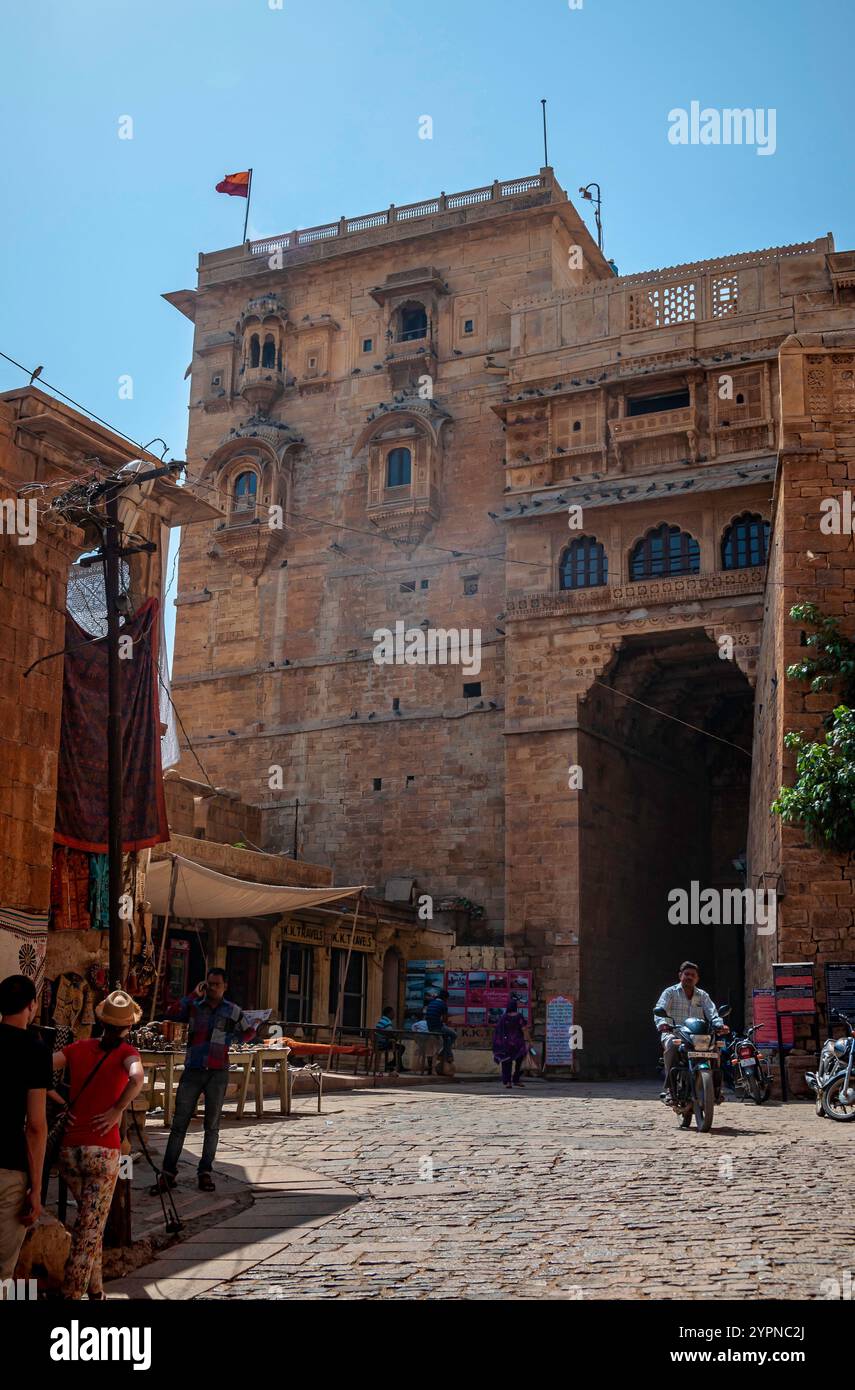 Entrance Gate and Walls of Jaisalmer Fort Palace, Rajasthan, India ...