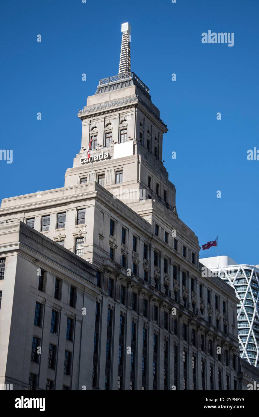 Canada Life building on University Avenue in downtown Toronto, Ontario ...