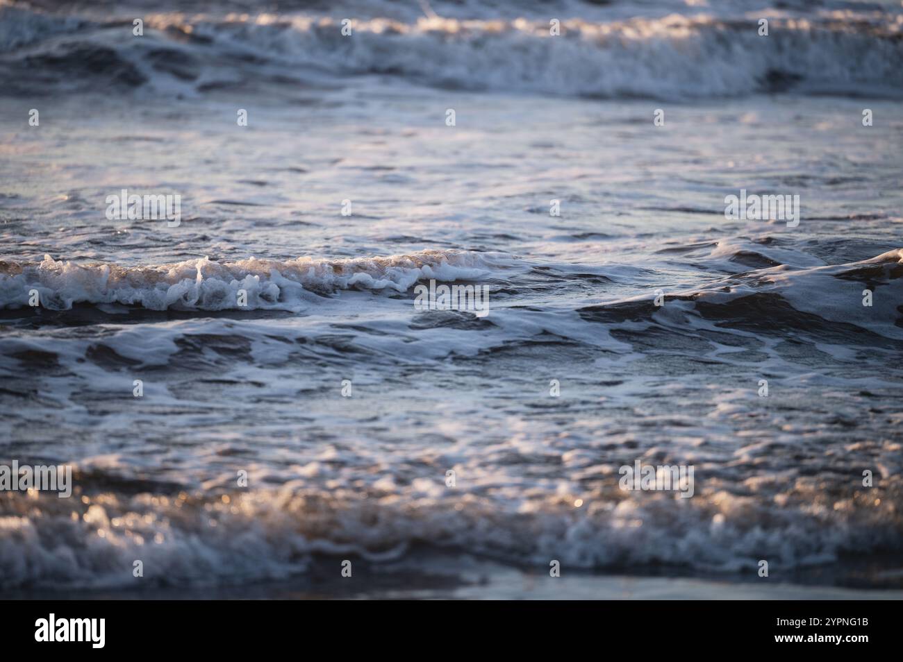 Calm ocean waves hi-res stock photography and images - Alamy