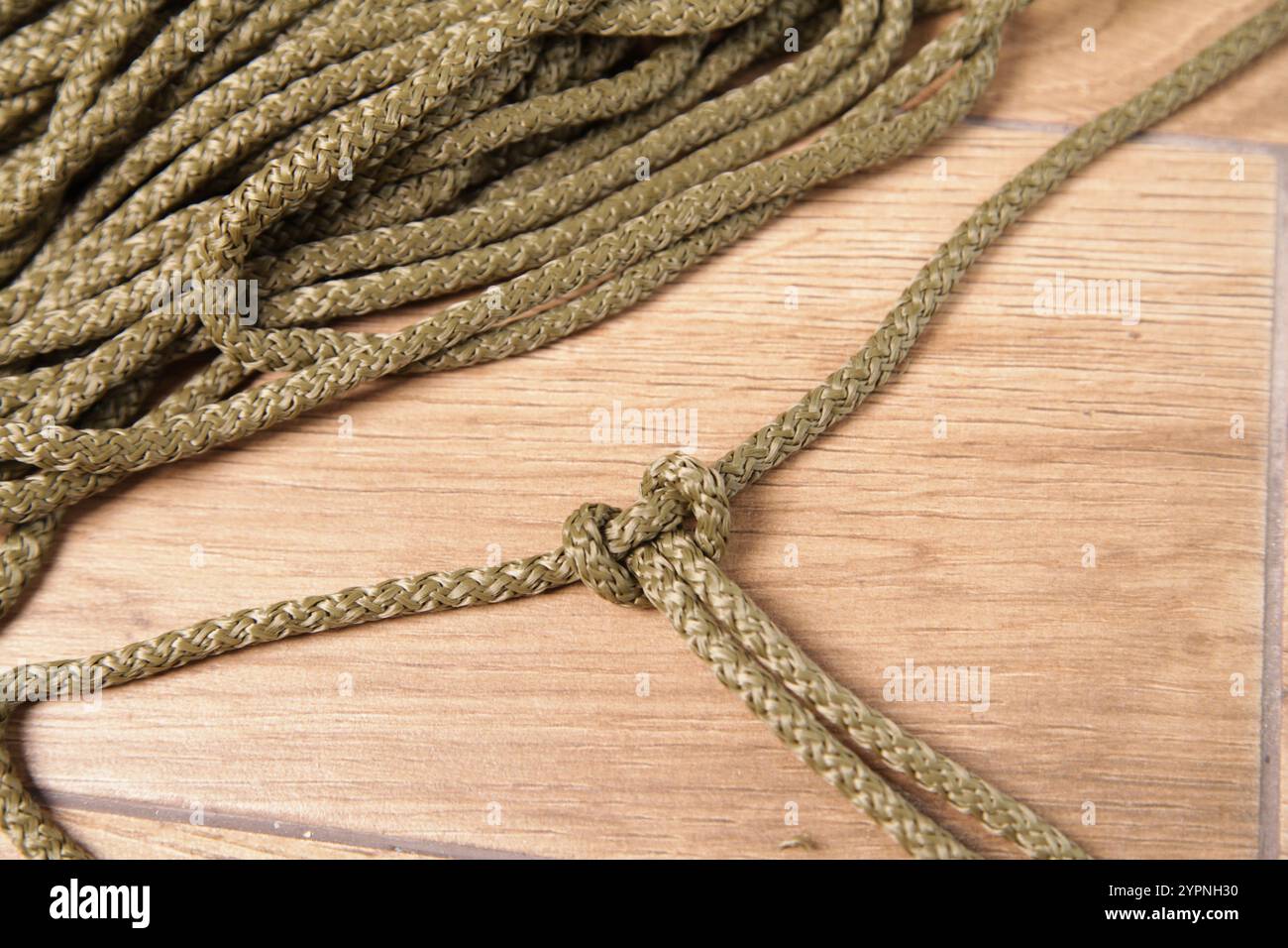 Simple Knots Rope. Rope Khaki color and Knots for Mountaineering Stock ...