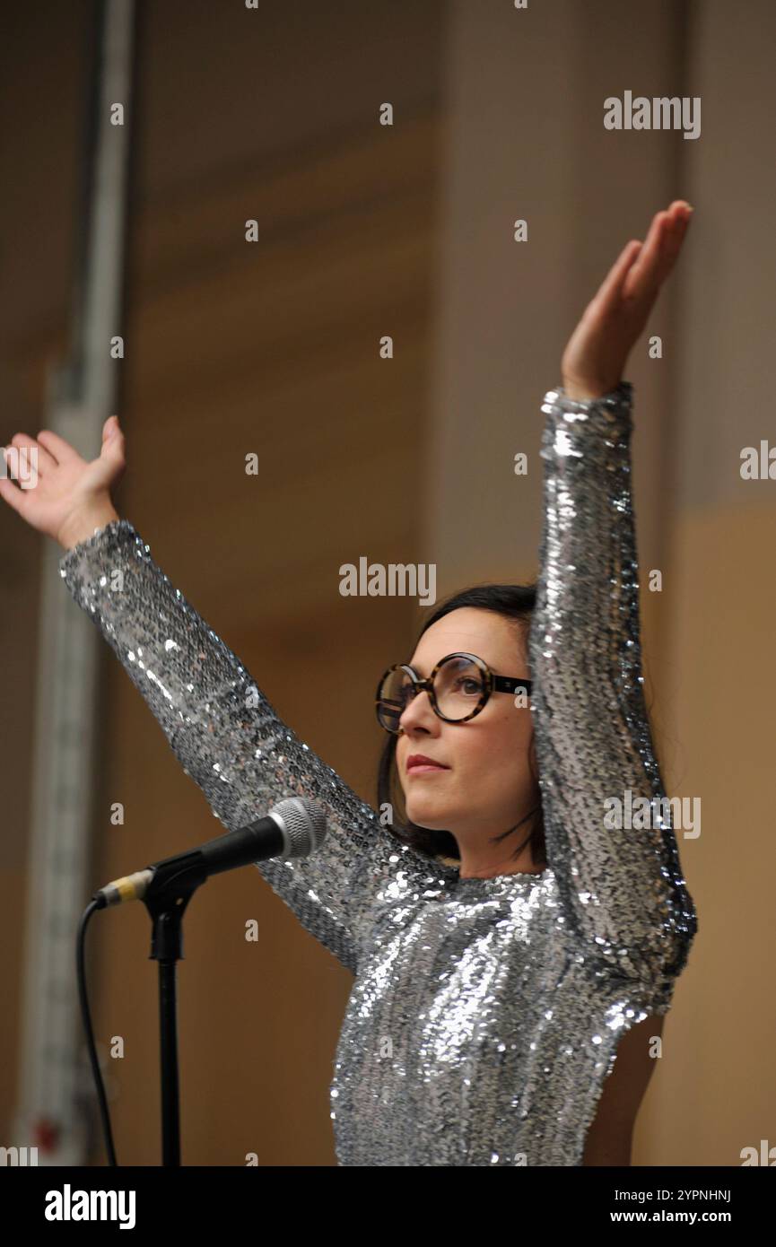 The Brigitte was a famous duet of women of french singers. Pop, electro ...