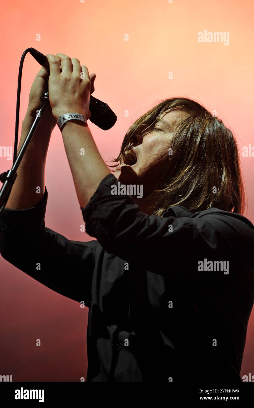 Archive en concert sur la place des palais. Archive livre un rock ...