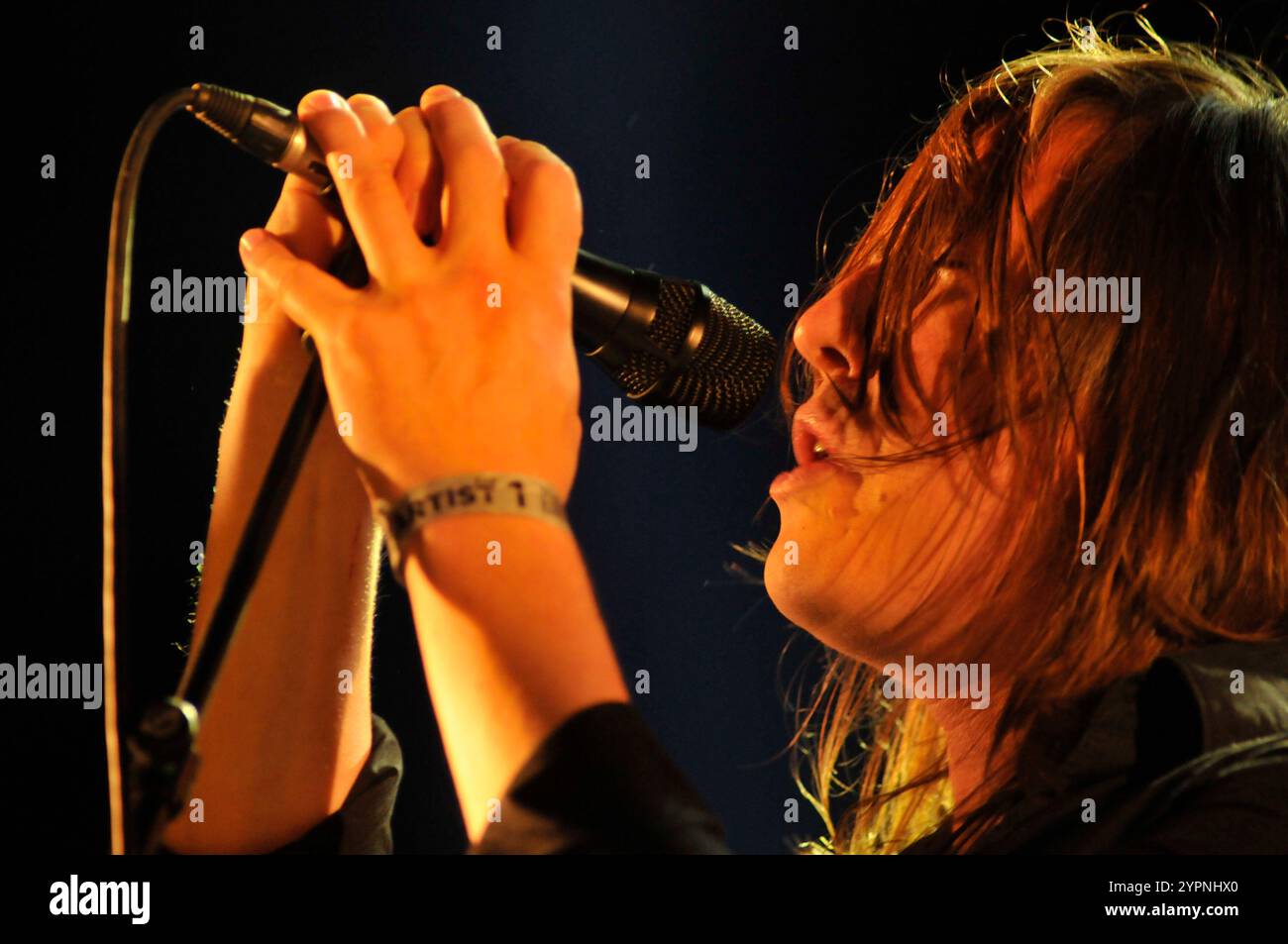 Archive en concert sur la place des palais. Archive livre un rock ...