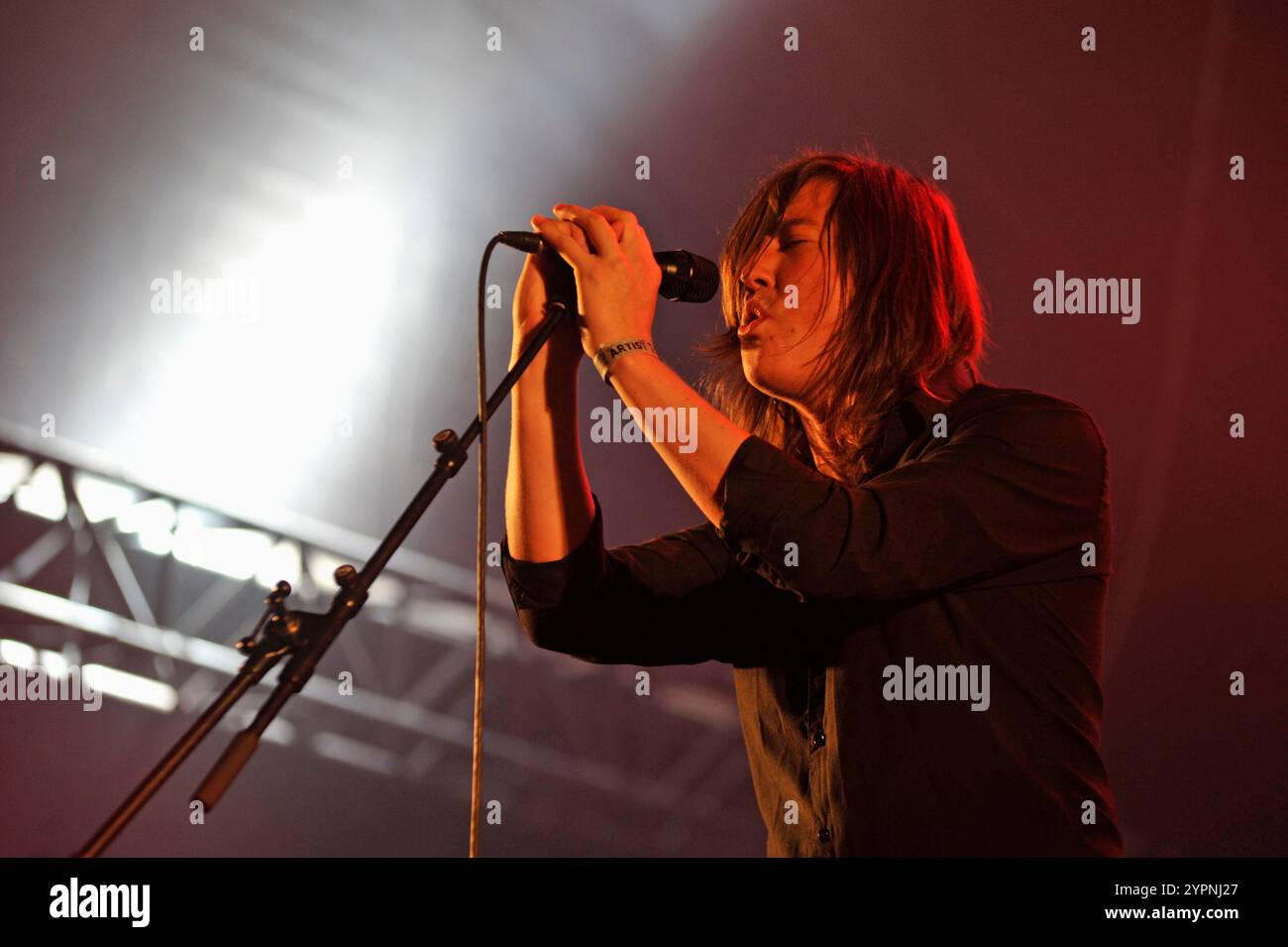 Archive en concert sur la place des palais. Archive livre un rock ...