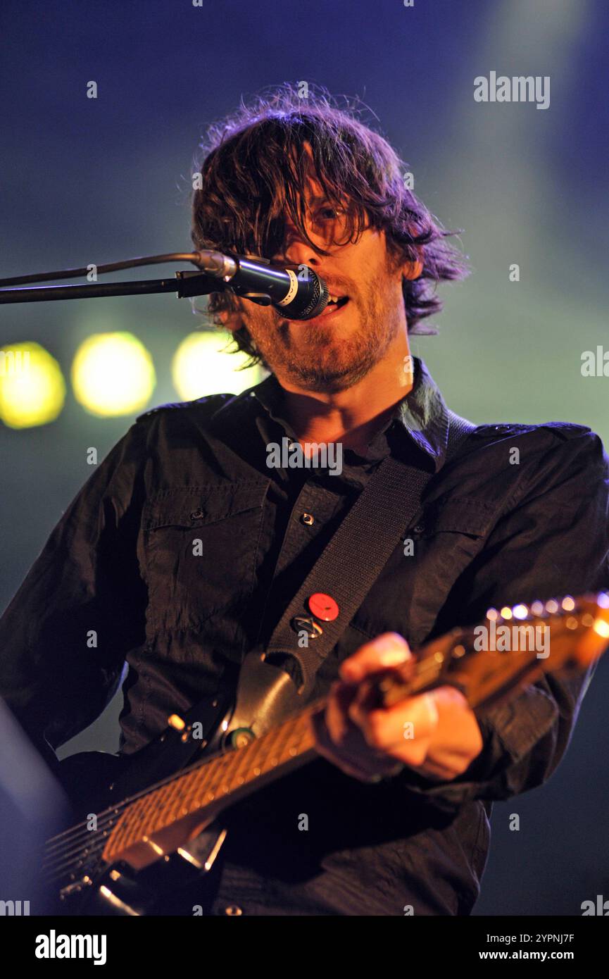 Archive en concert sur la place des palais. Archive livre un rock ...