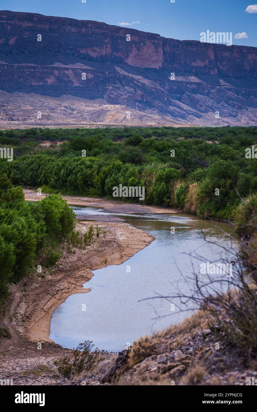 Vertical view of the Rio Grande River in Big Bend National Park Stock ...