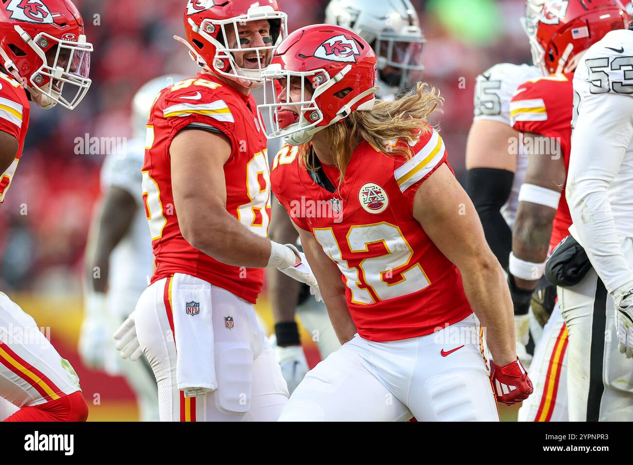 Kansas City, MO, USA. 29th Nov, 2024. Kansas City Chiefs running back ...