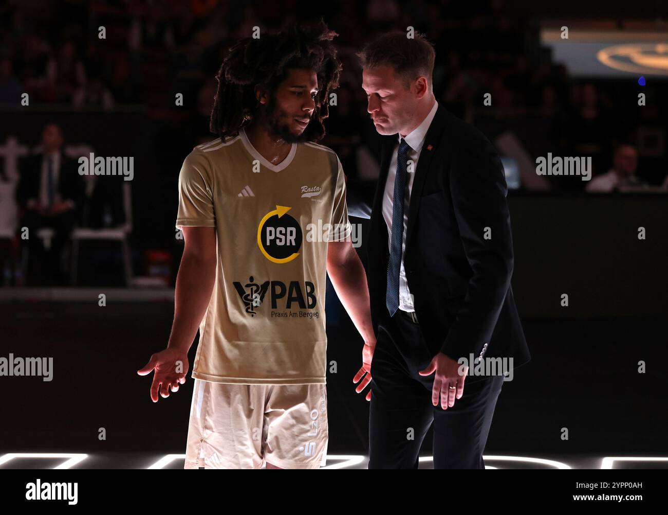 Tyger Campbell (Rasta Vechta, #10) im Gespraech. GER, FC Bayern ...