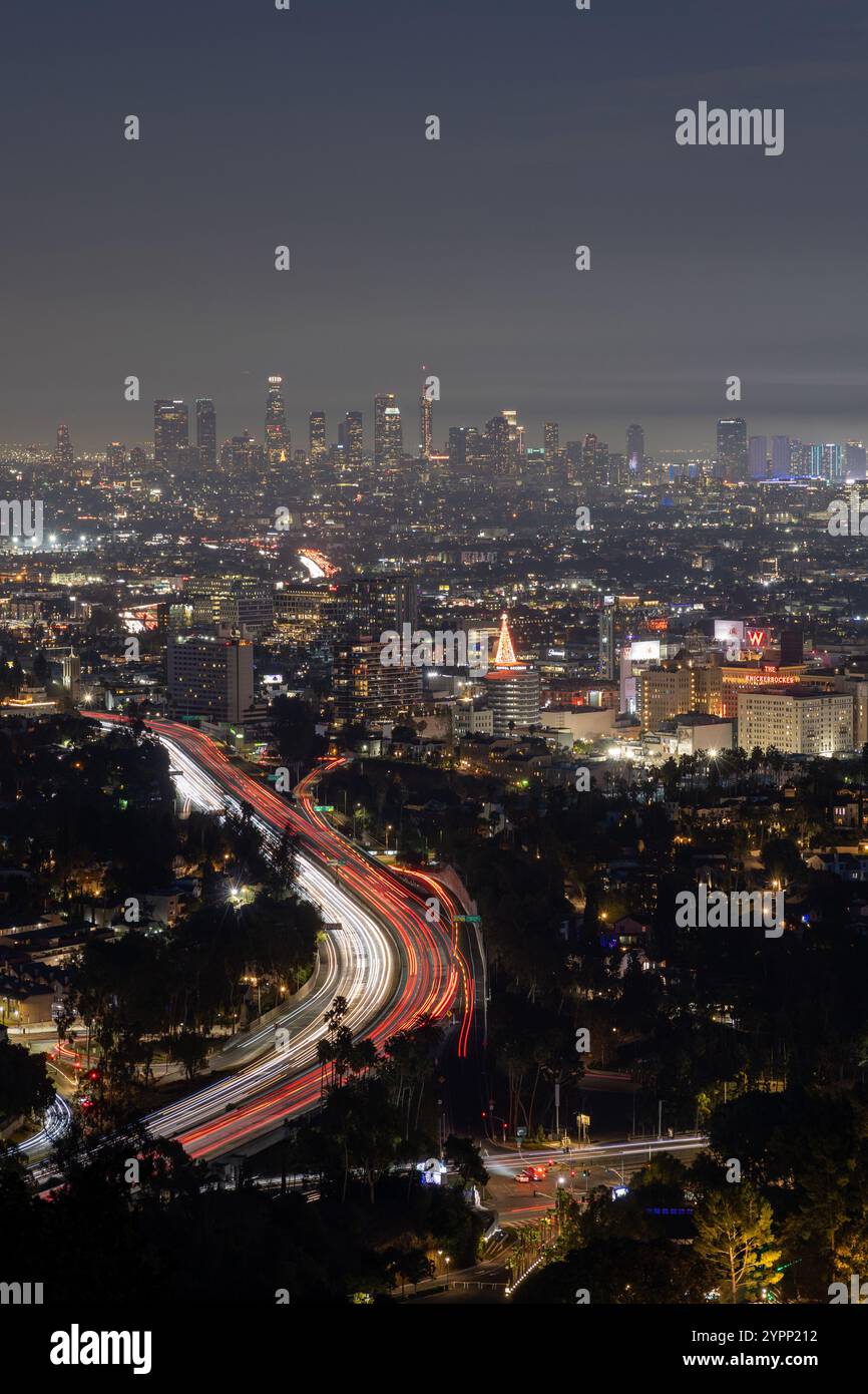 Traffic on highway 101 with the Los Angeles skyline in the distance ...