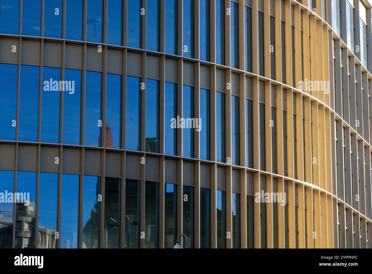 Sharp corner building hi-res stock photography and images - Alamy