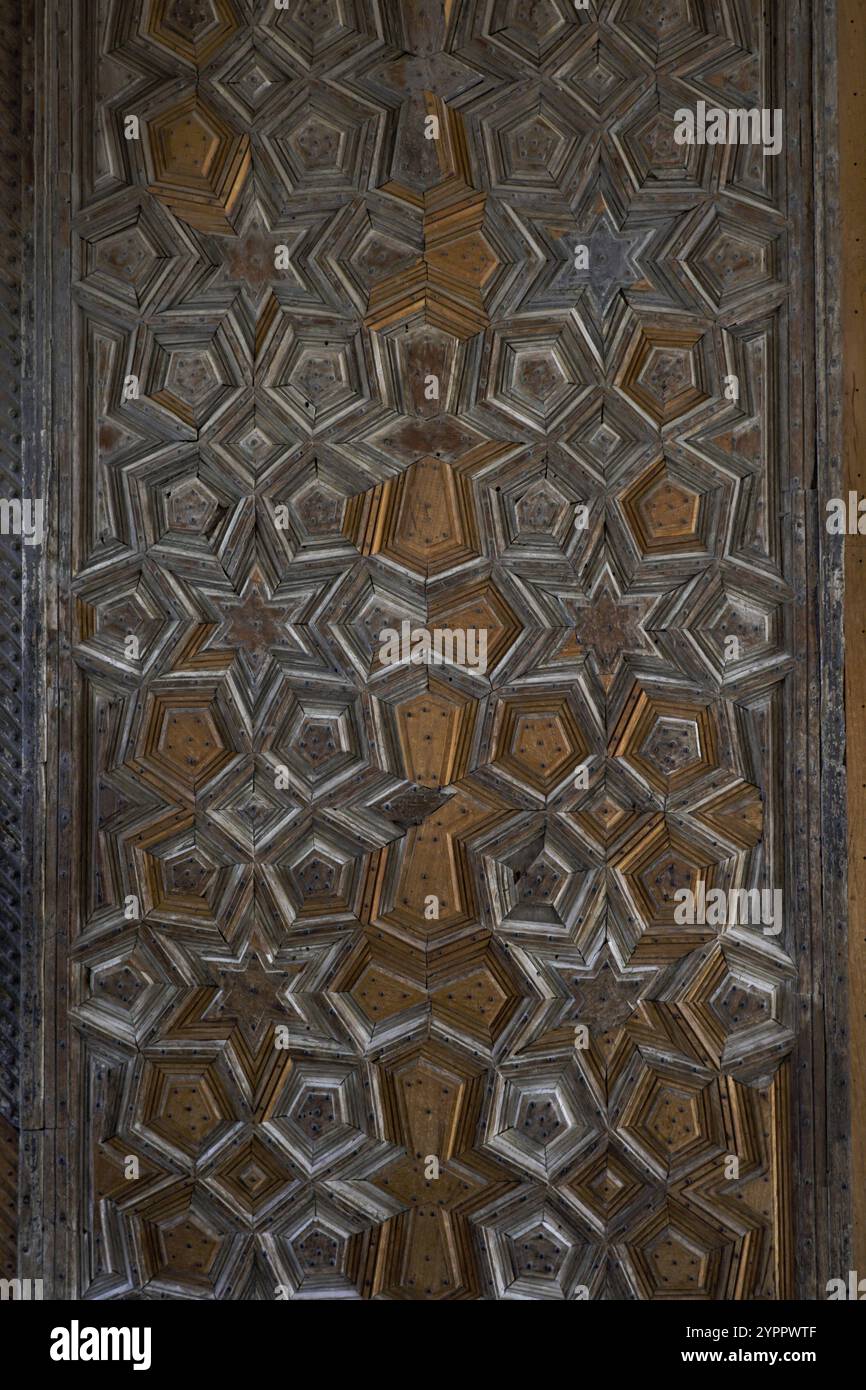 Intricate interlocking shapes hi-res stock photography and images - Alamy