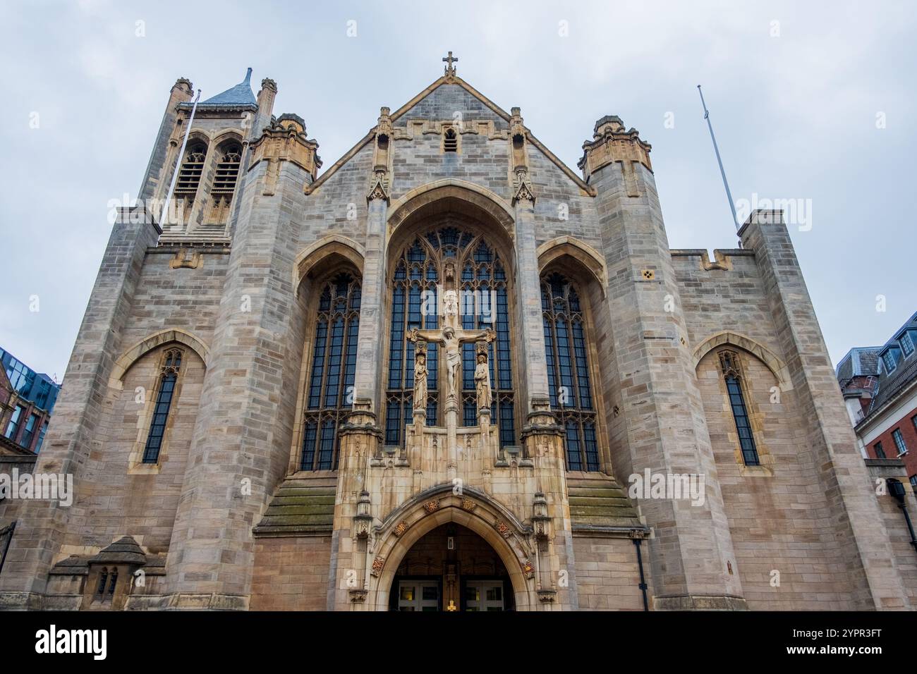 Leeds cathedral exterior hi-res stock photography and images - Alamy
