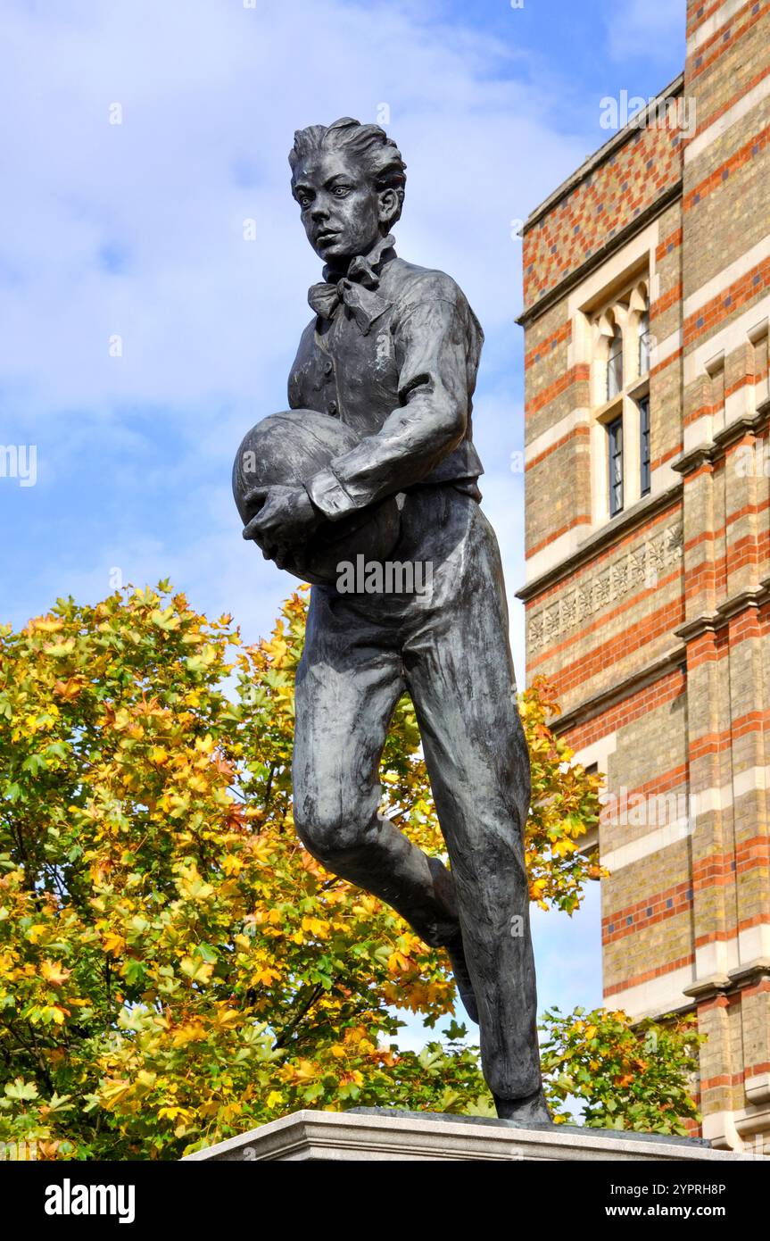 Statue of William Webb Ellis, Rugby School, Dunchurch Road, Rugby ...