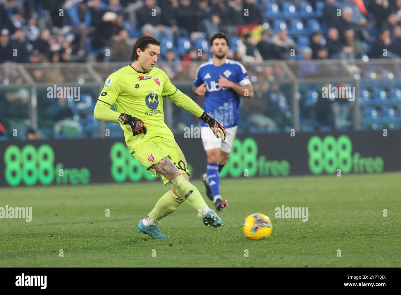 Como, Italia. 30th Nov, 2024. Como's AC Monza's goalkeeper Stefano ...