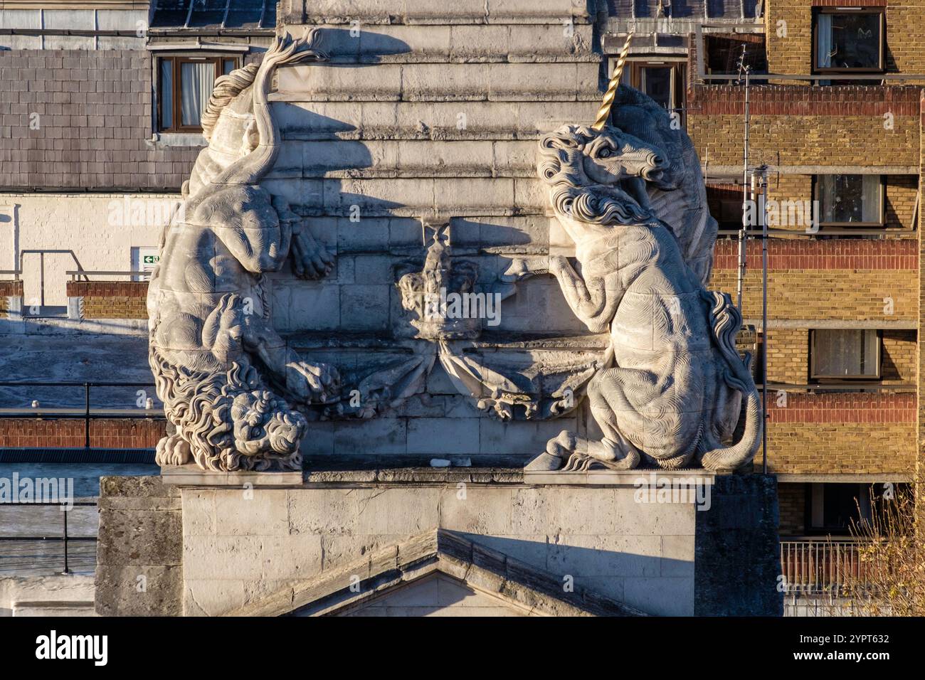 St. George Church, Bloomsbury, London 1716-31: Fighting lions and ...