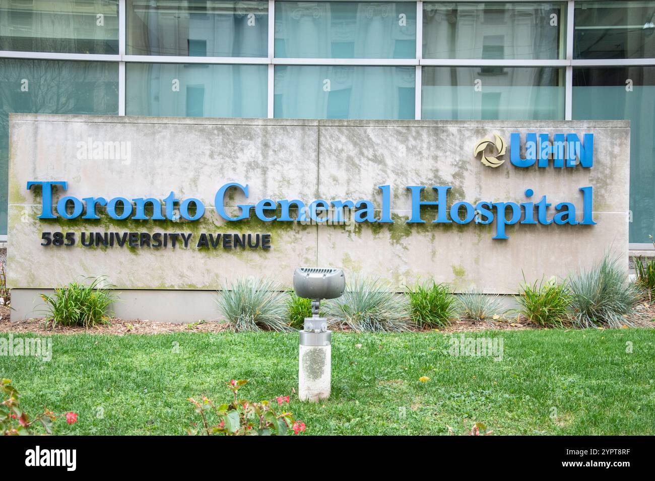 Toronto General Hospital sign on University Avenue in downtown Toronto ...