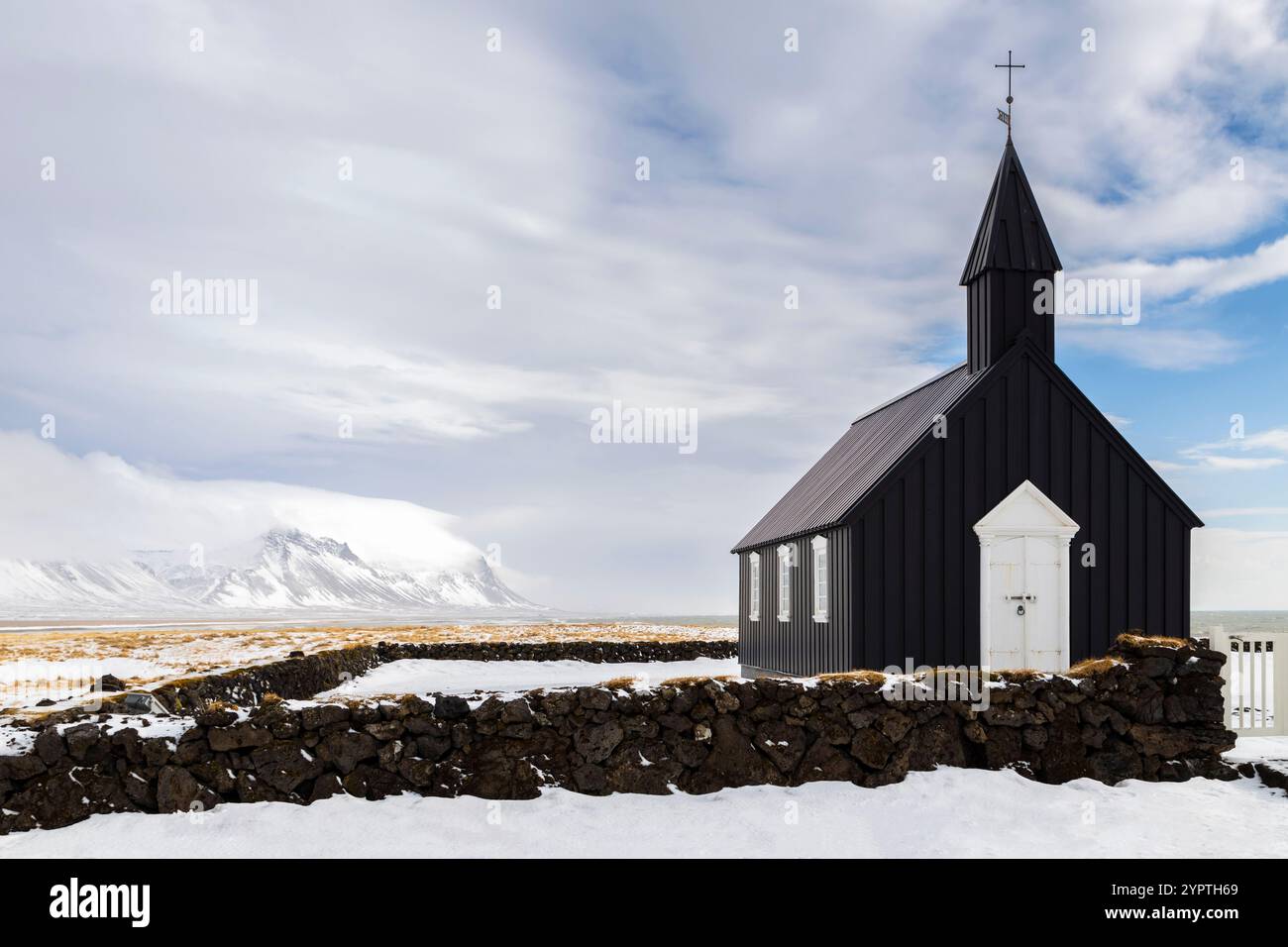 Black church budakirkja snaefellsness peninsula hi-res stock ...