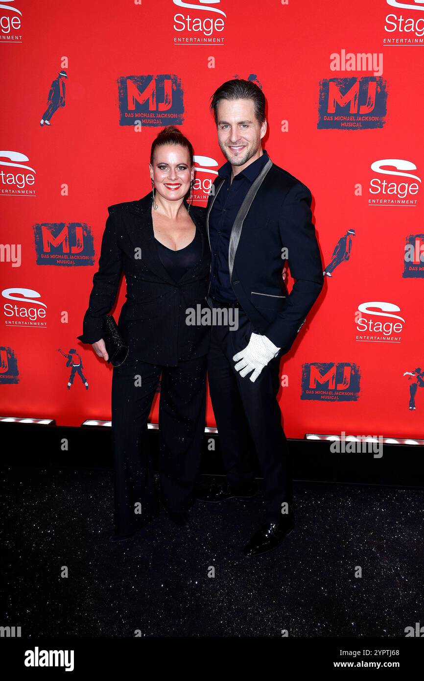 Alexander Klaws und seine Ehefrau Nadja Scheiwiller bei der Premiere ...