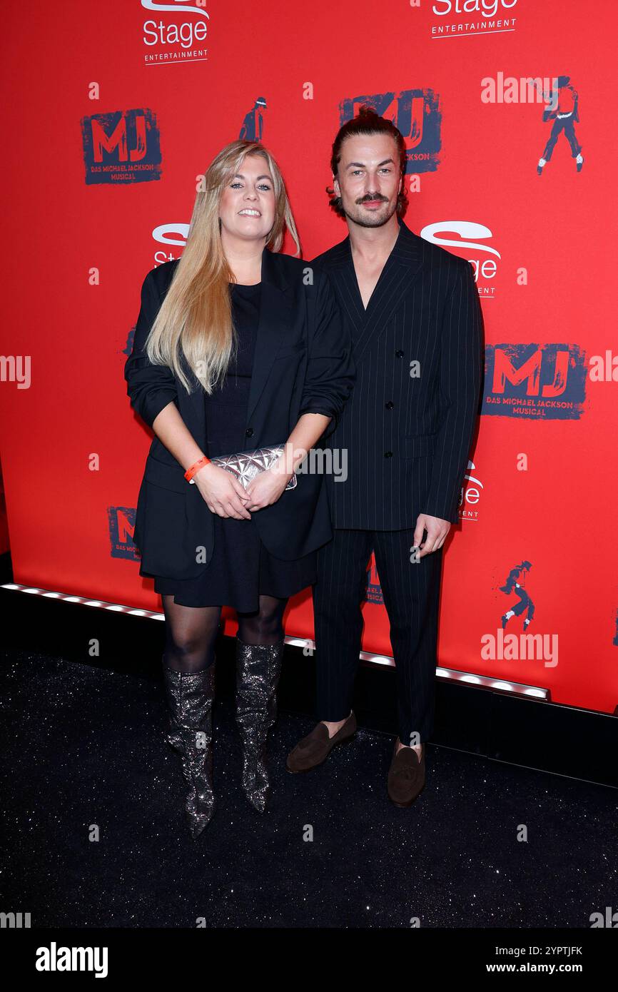 Nicolas Puschmann und seine Schwester Sabrina Puschmann bei der ...