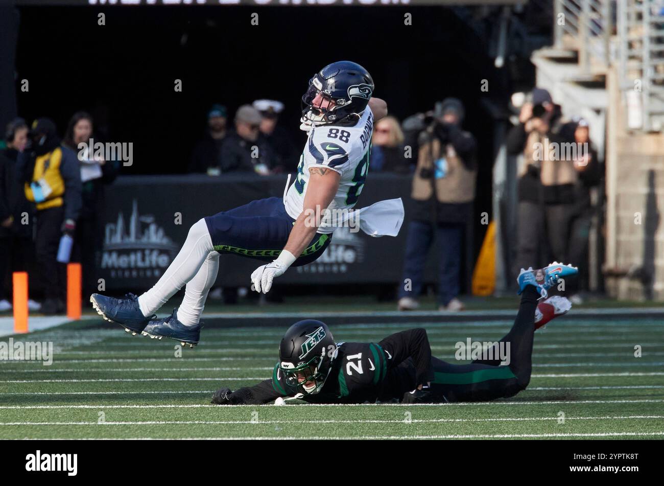 East Rutherford, New Jersey. 01st Dec, 2024. Seattle Seahawks tight end ...