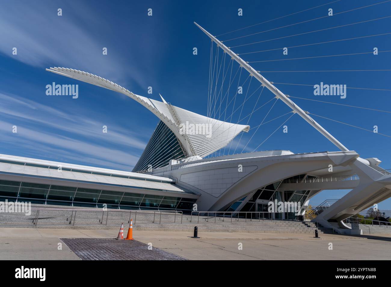 The Milwaukee Art Museum in Milwaukee, Wisconsin, USA Stock Photo - Alamy