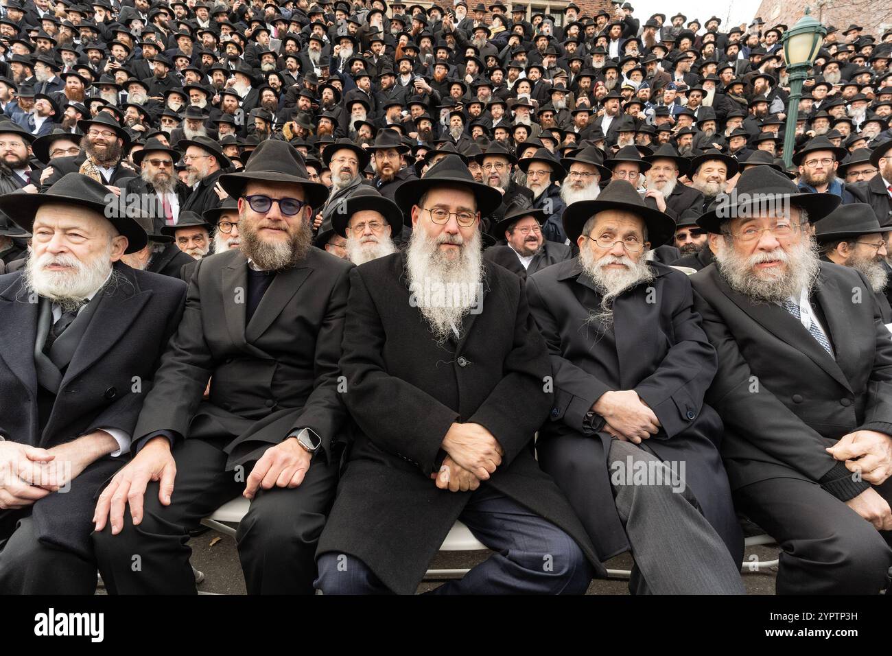 Rabbi Mendel Kotlarsky (C) joined by thousands Rabbis gather for Annual ...