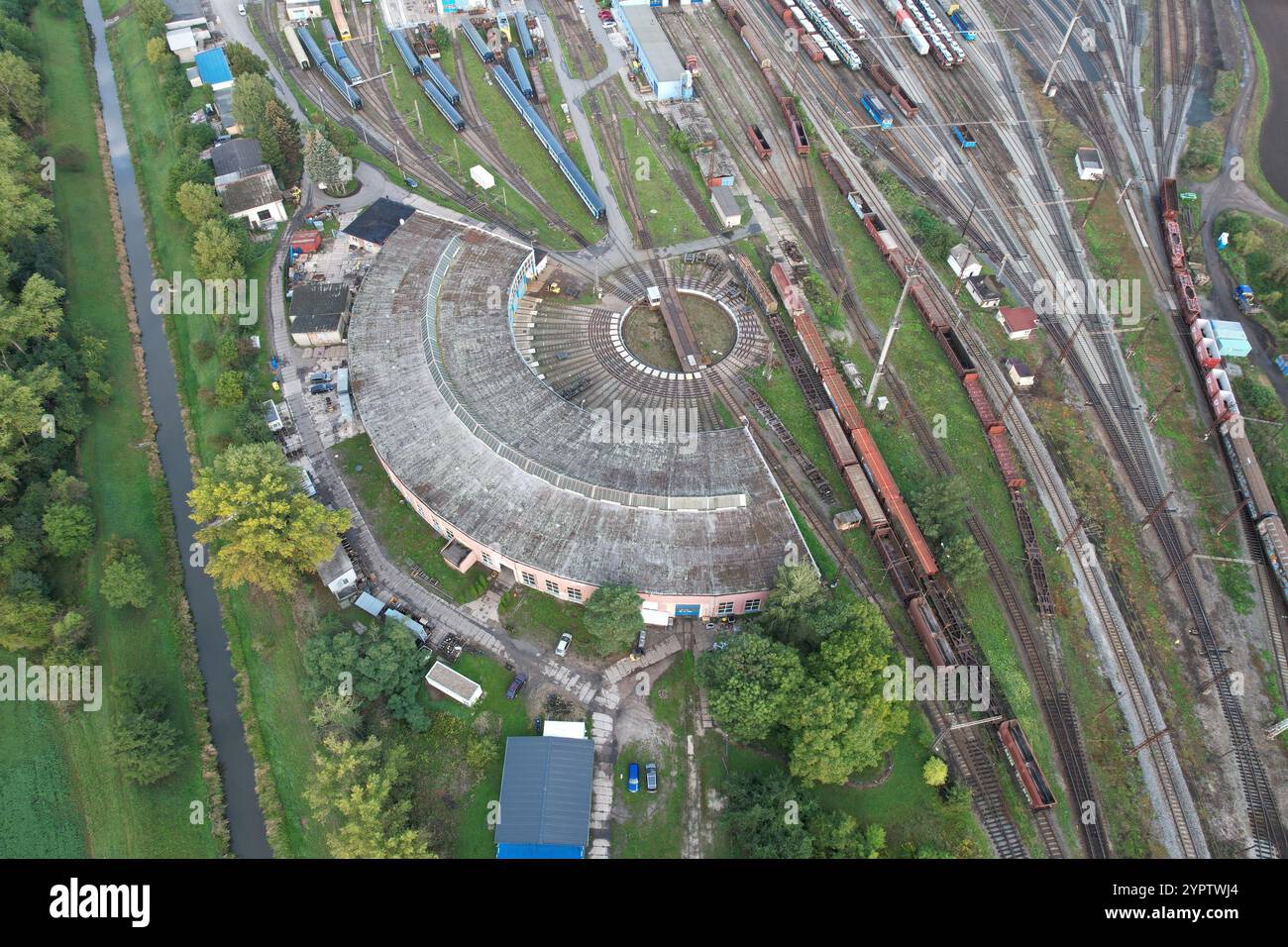 Logistics turntable hi-res stock photography and images - Alamy