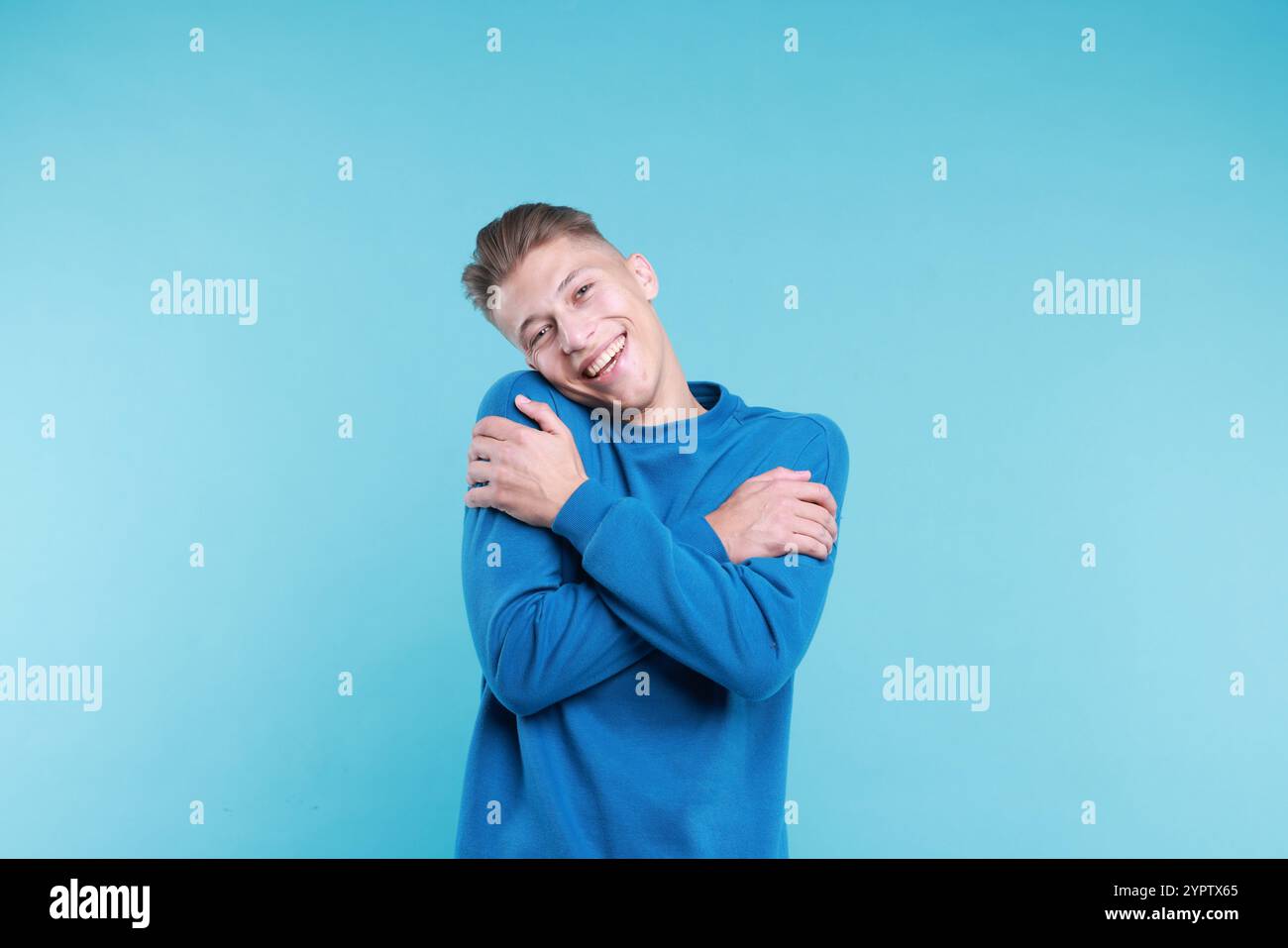 Man hugging himself hi-res stock photography and images - Alamy