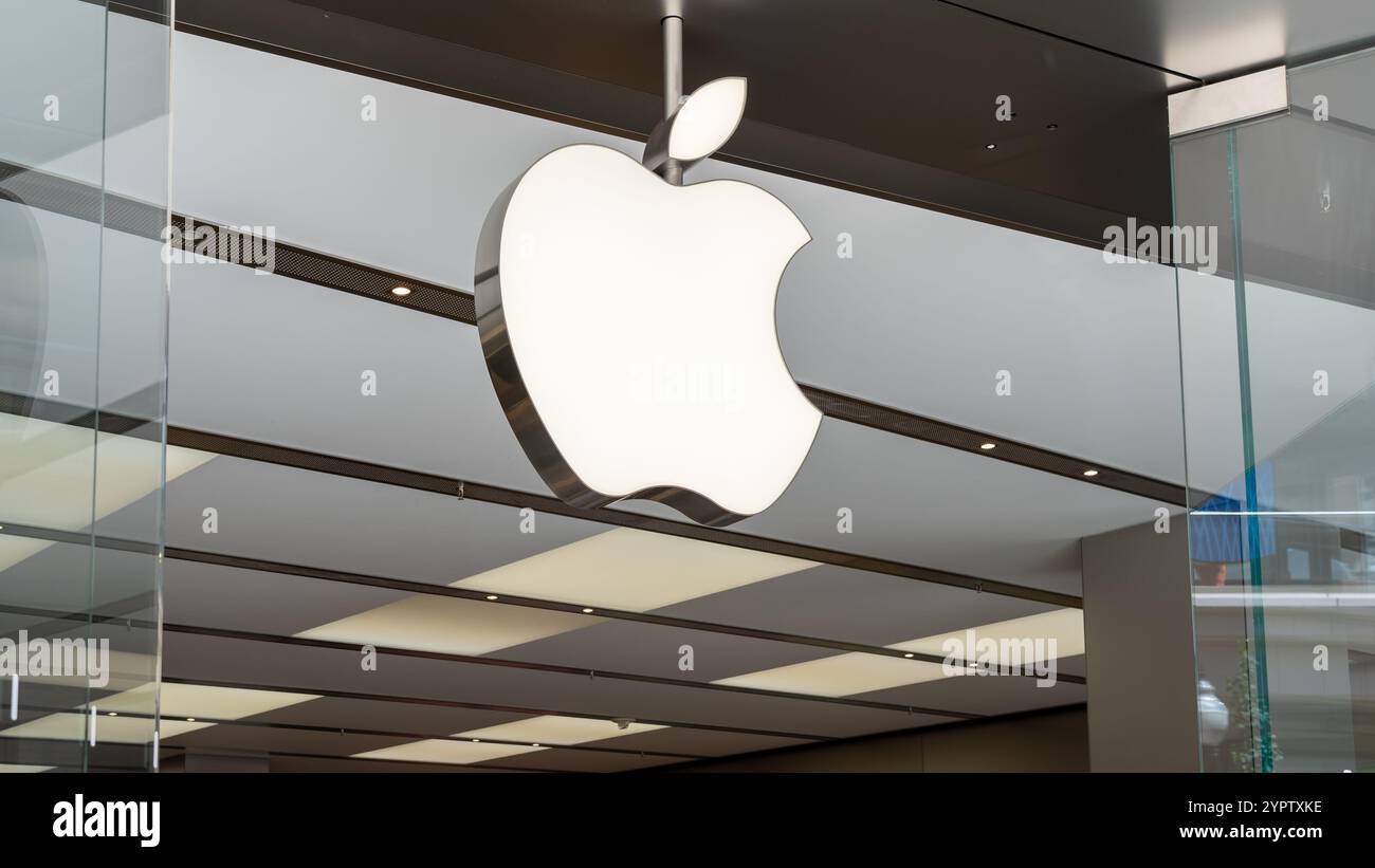 Original Apple Store Logo 115 Apple Store Louvre Stock Photos,