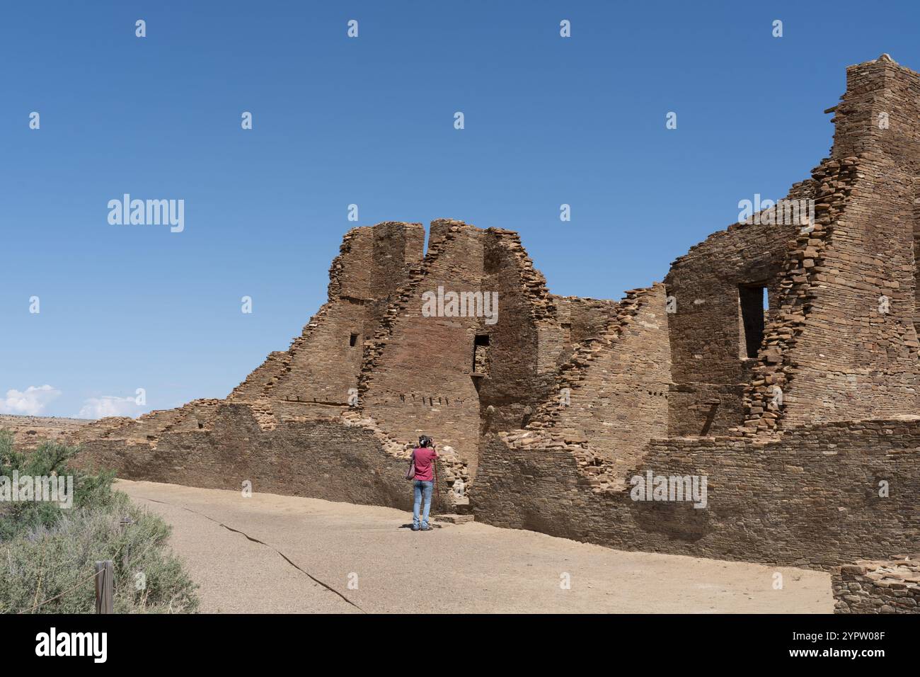 People visiting Pueblo Bonito in Chaco Culture National Historical Park ...