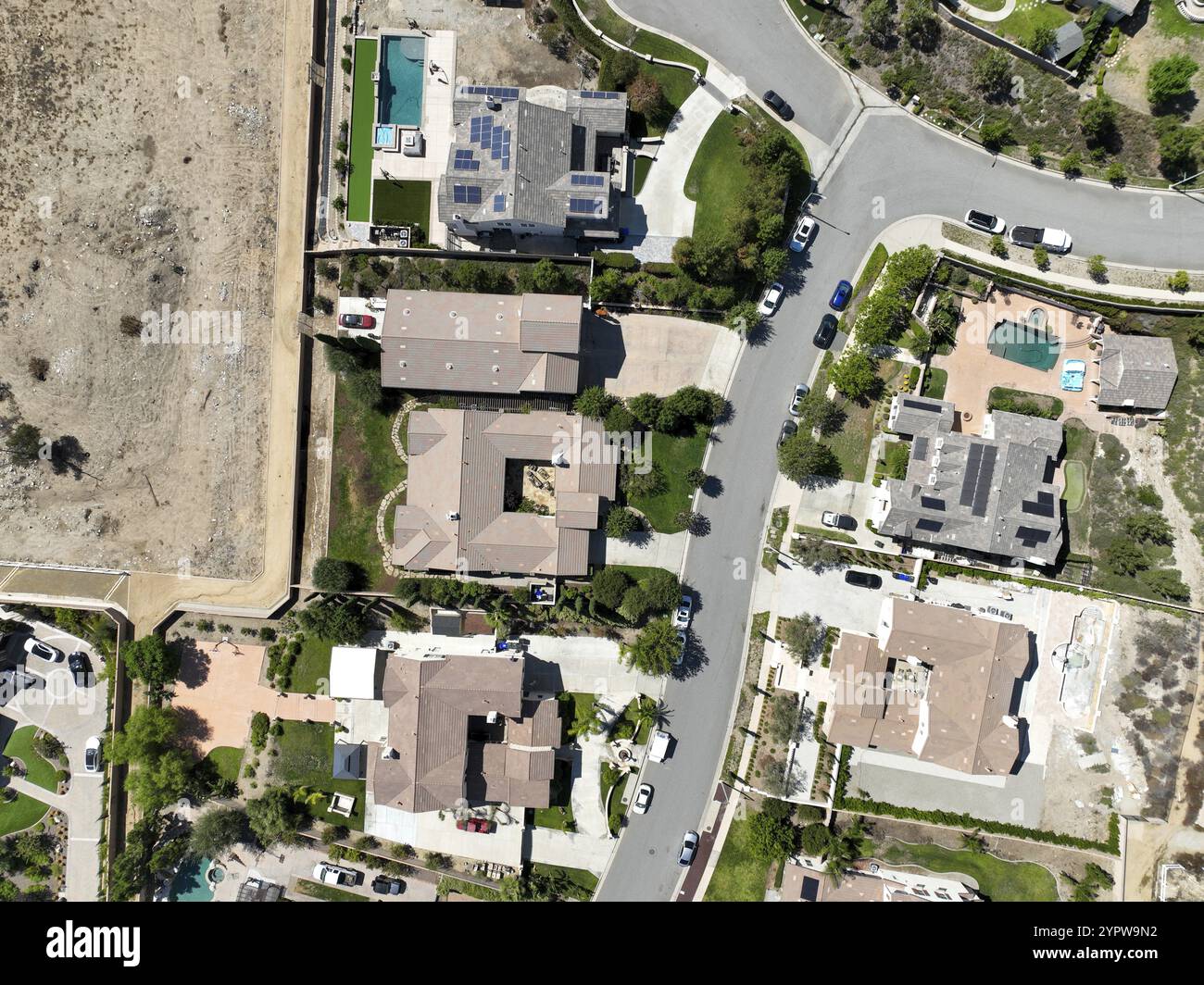 Aerial view big houses pool hi-res stock photography and images - Alamy